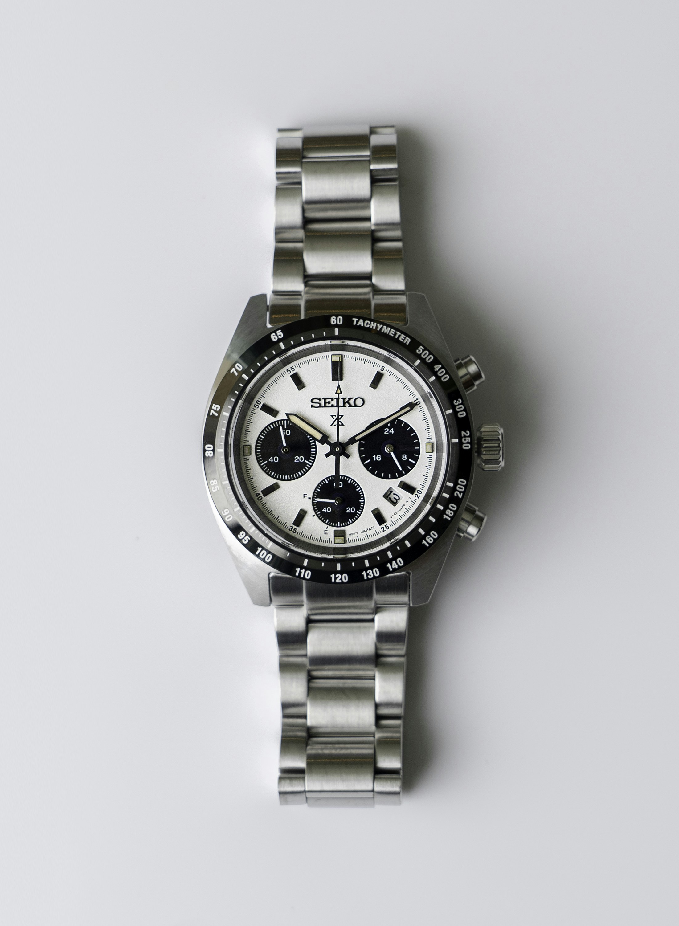 Chronograph in silver: a close-up on precision