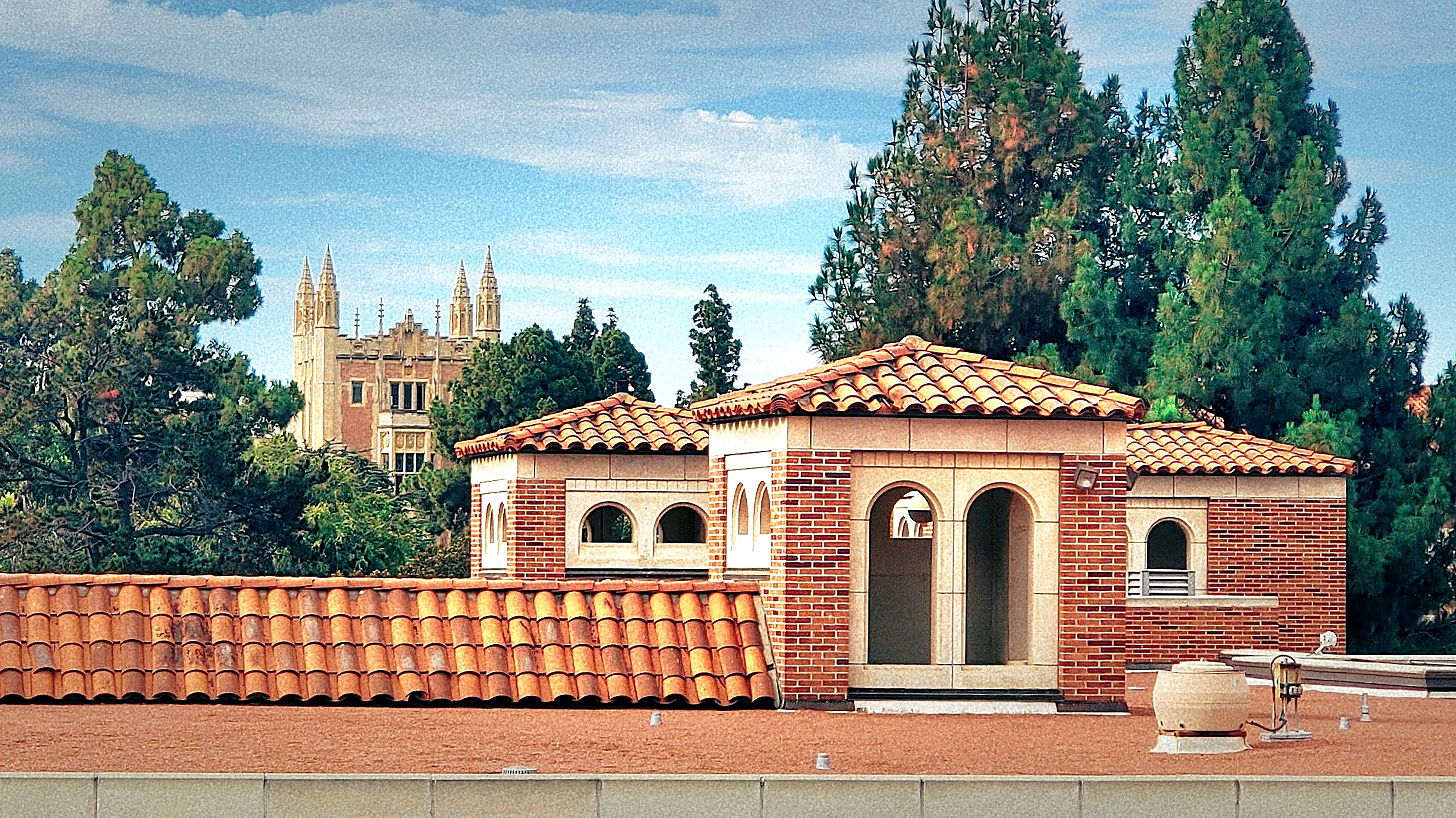A building with a red roof photo – Free Ucla Image on Unsplash