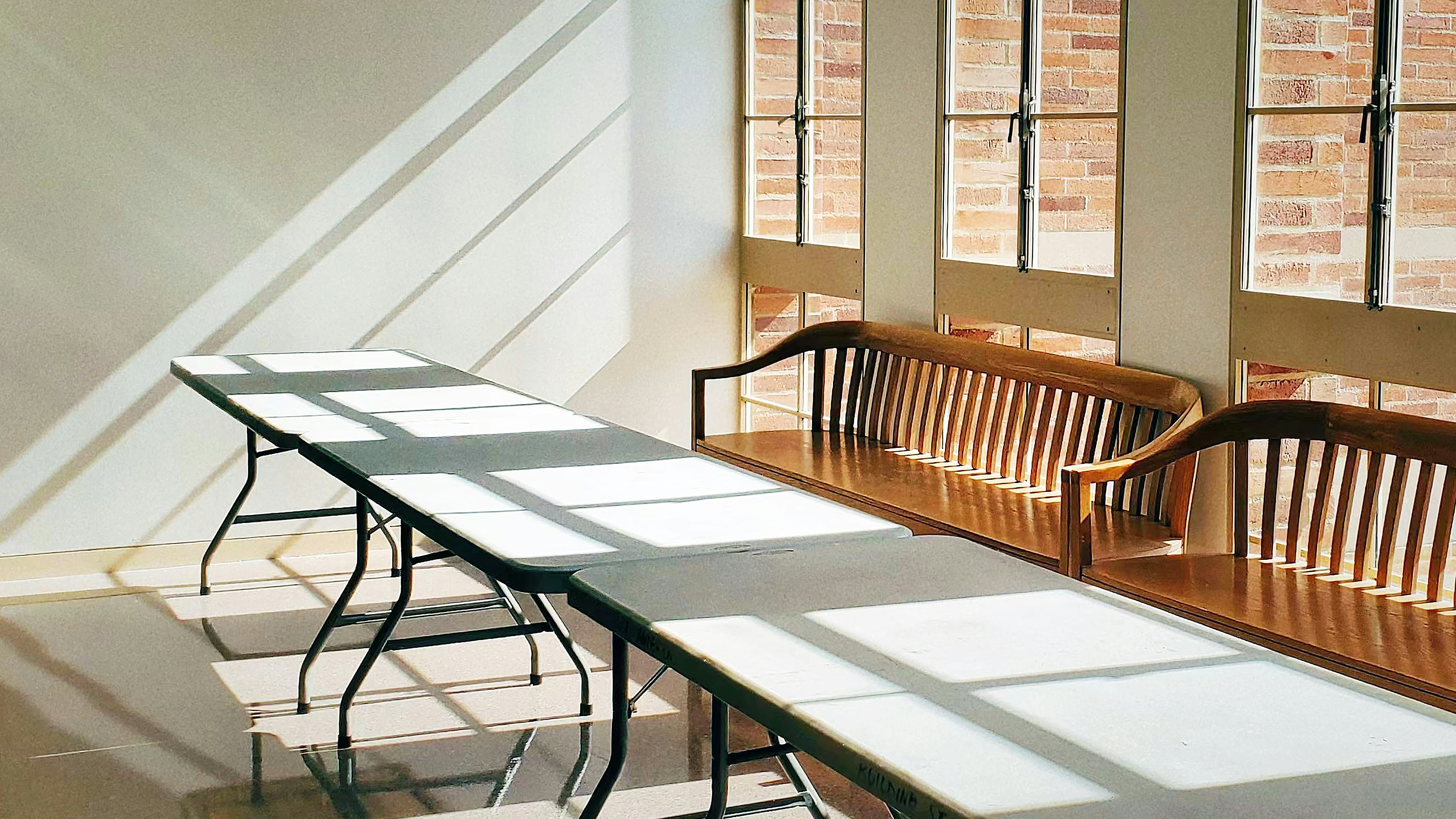 A table and chairs in a room photo – Free Ucla Image on Unsplash