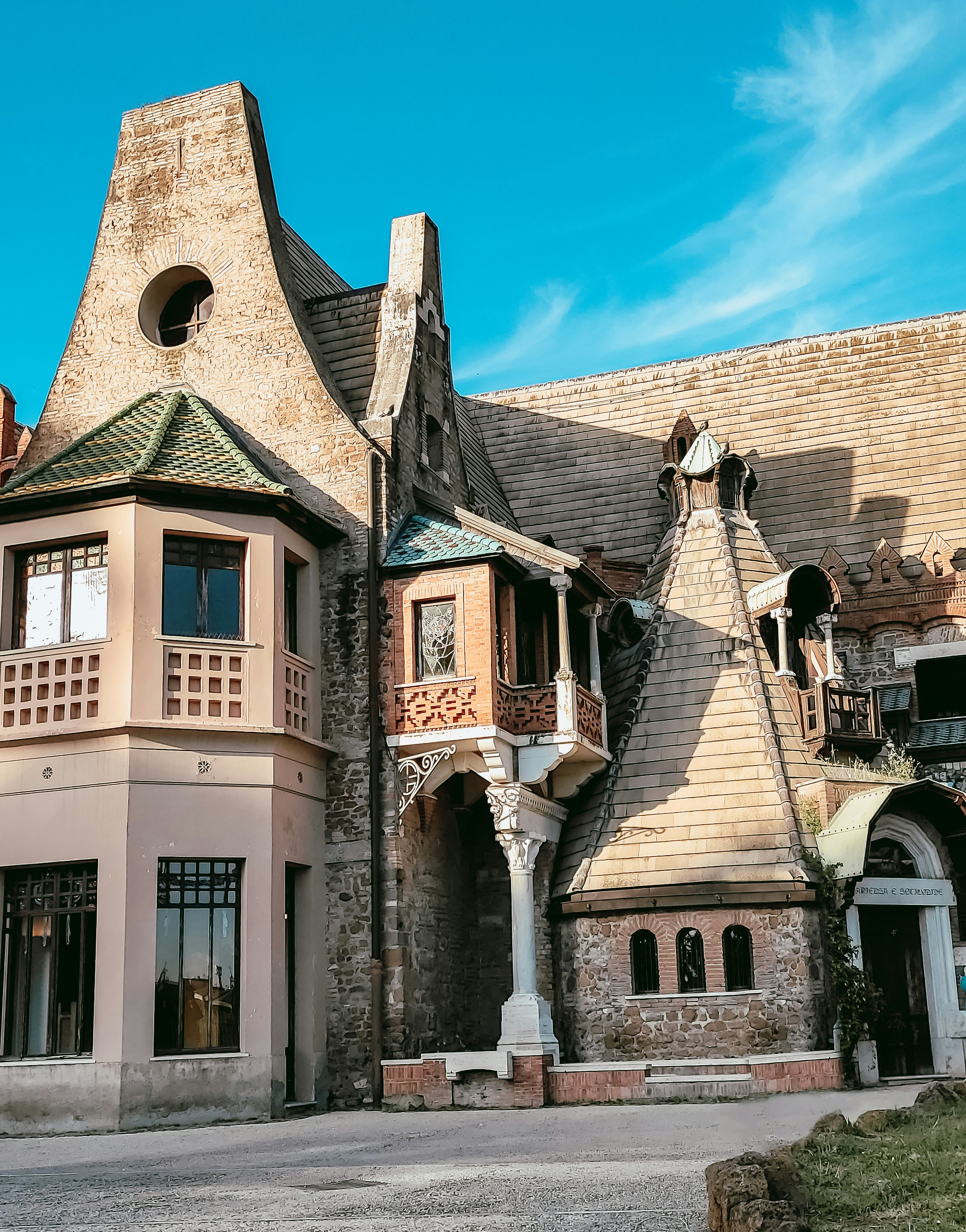A large stone building photo – Free Italy Image on Unsplash