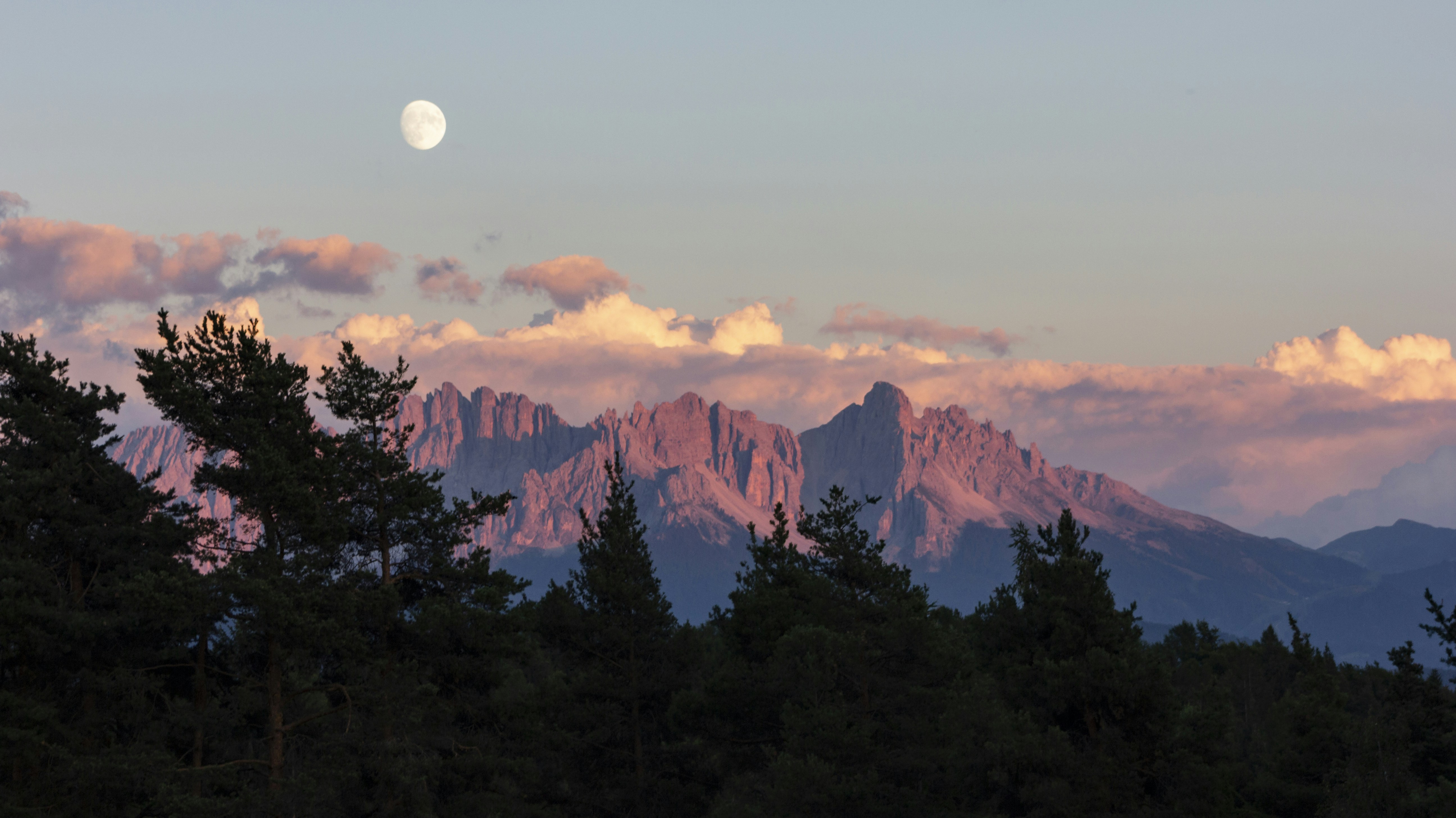 A moon over a mountain range photo – Free South tyrol Image on Unsplash