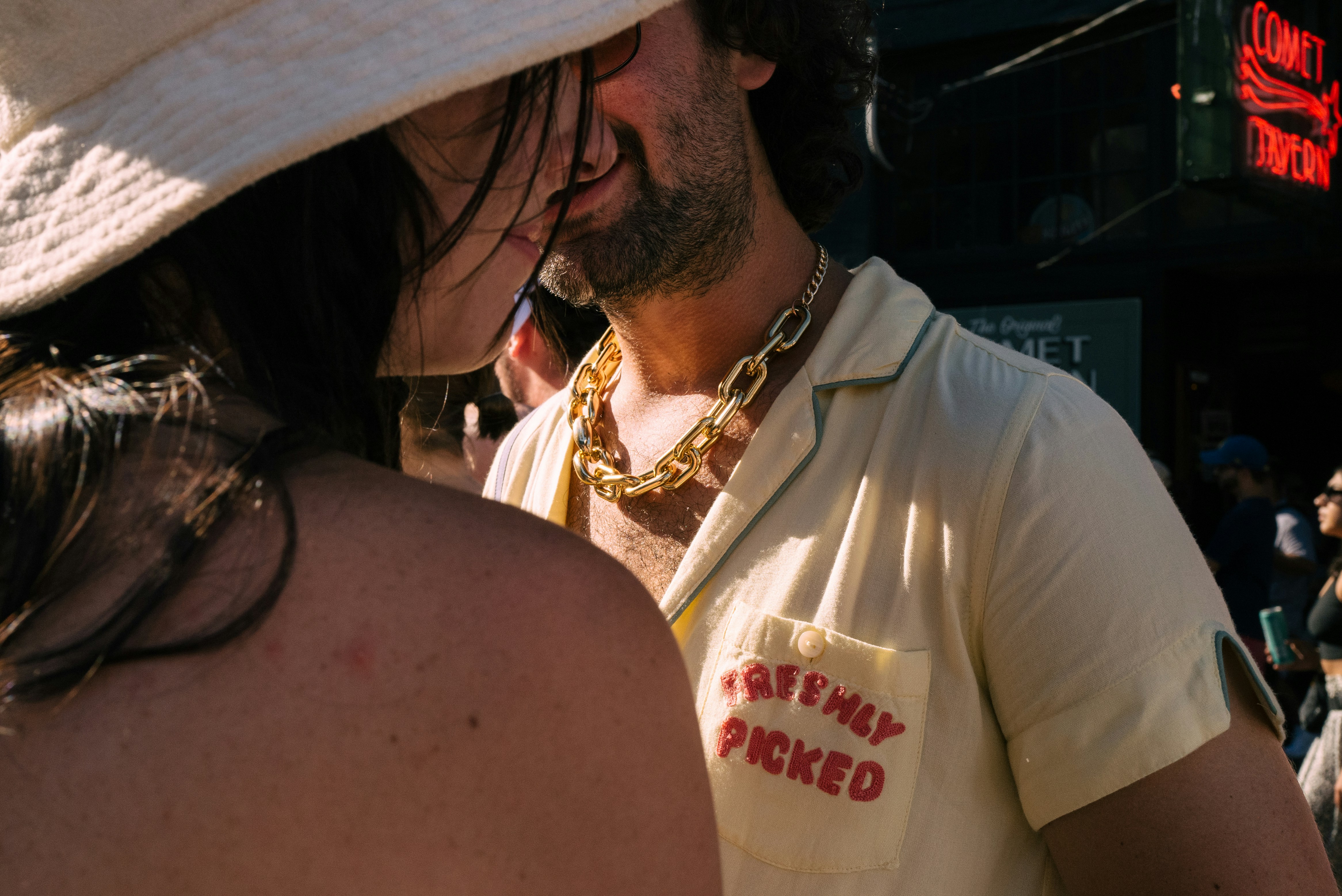 Sunlit Street Exchange: The Gold Chain Moment