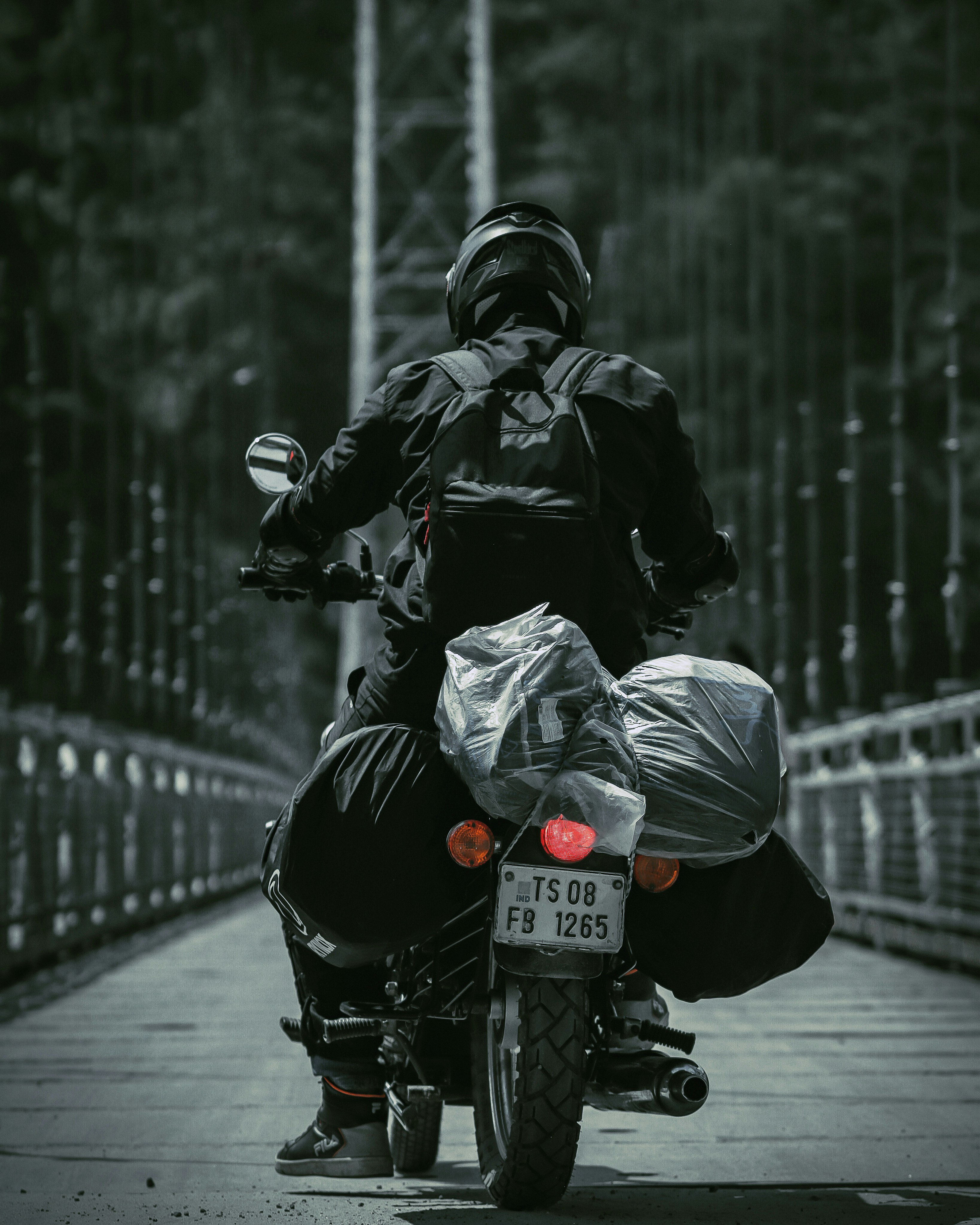 A person riding a motorcycle photo – Free India Image on Unsplash