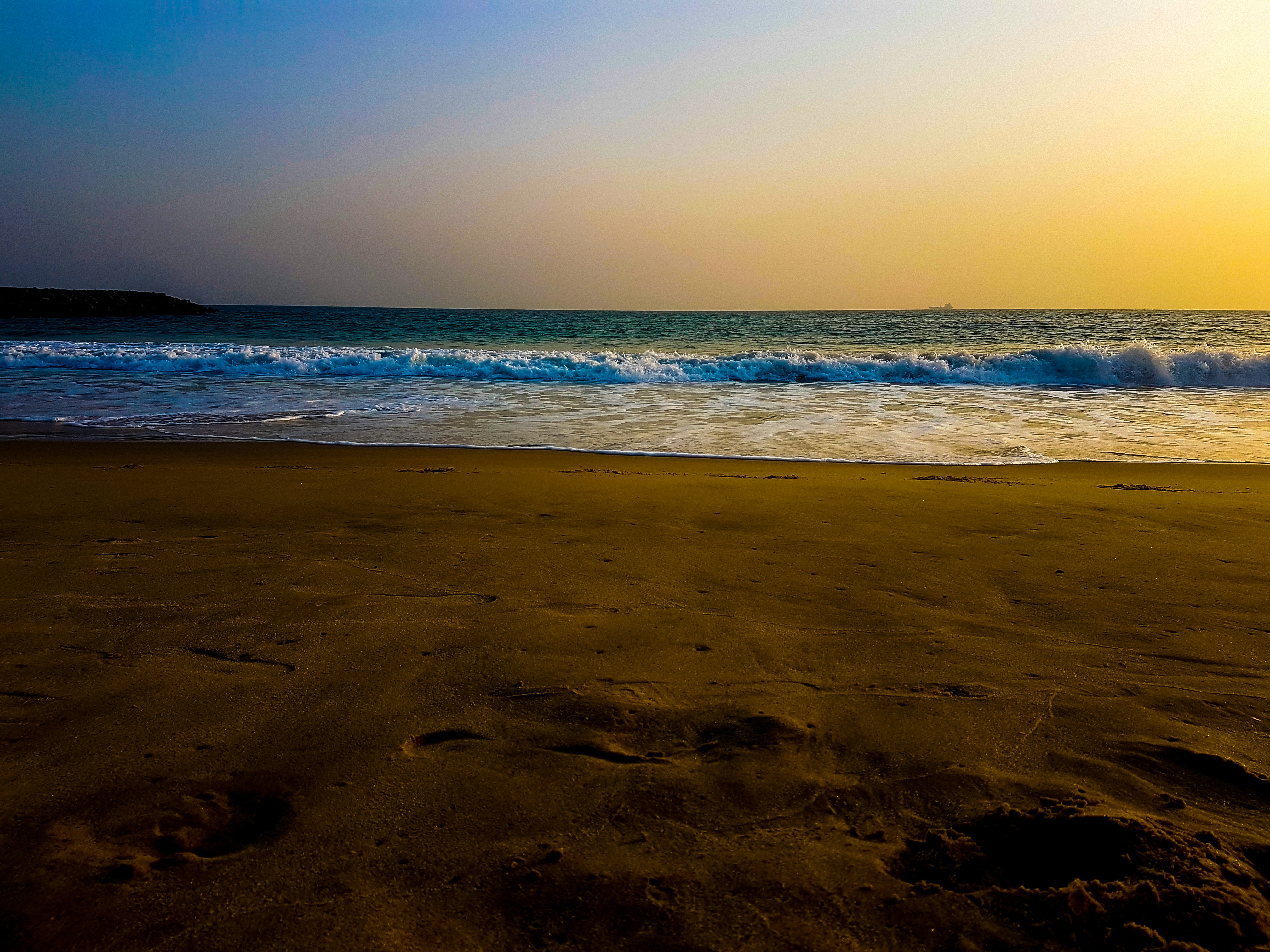 Golden Horizon: A Tranquil Seaside Evening