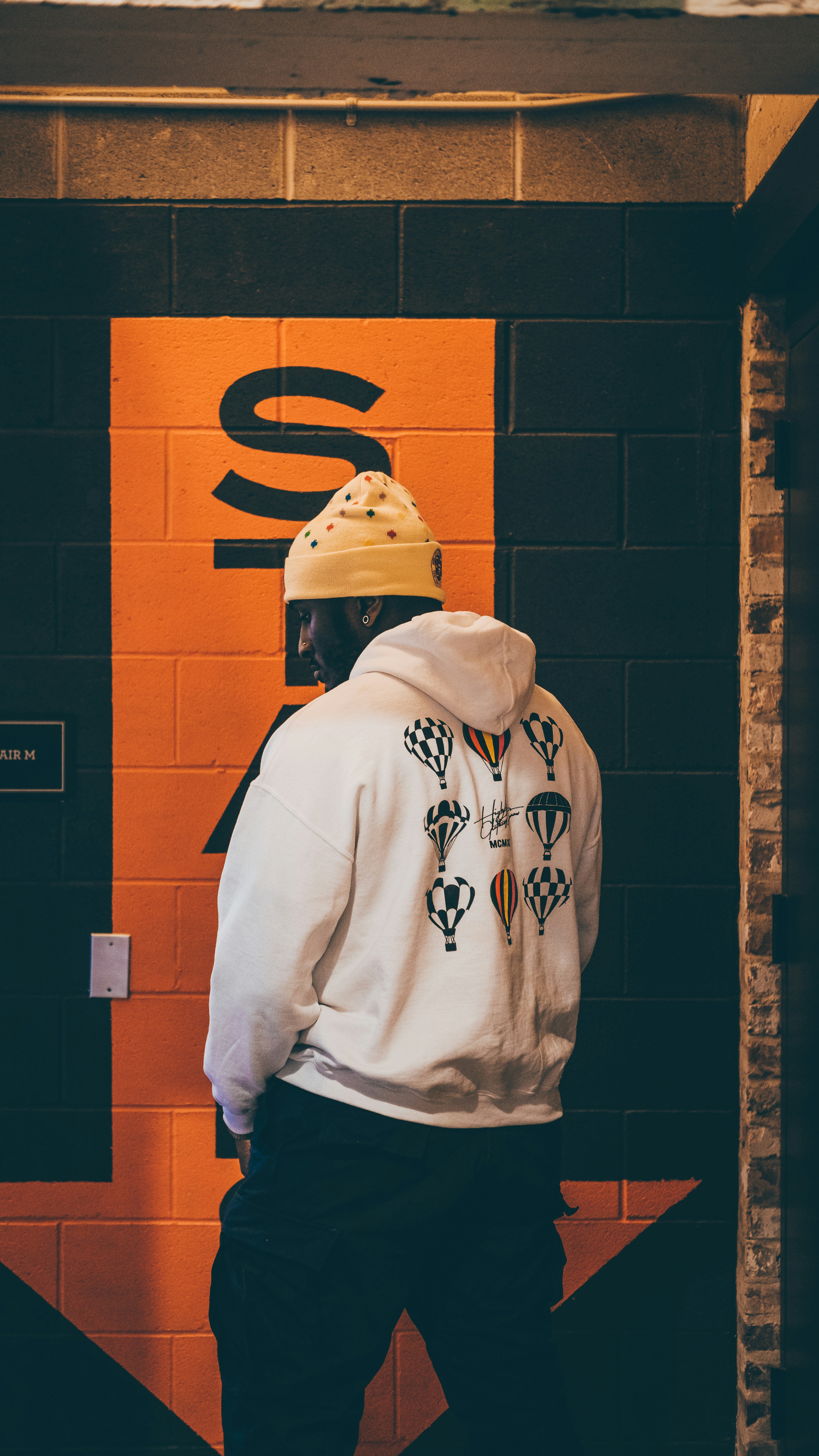 Winter Saint in the Subway Hue