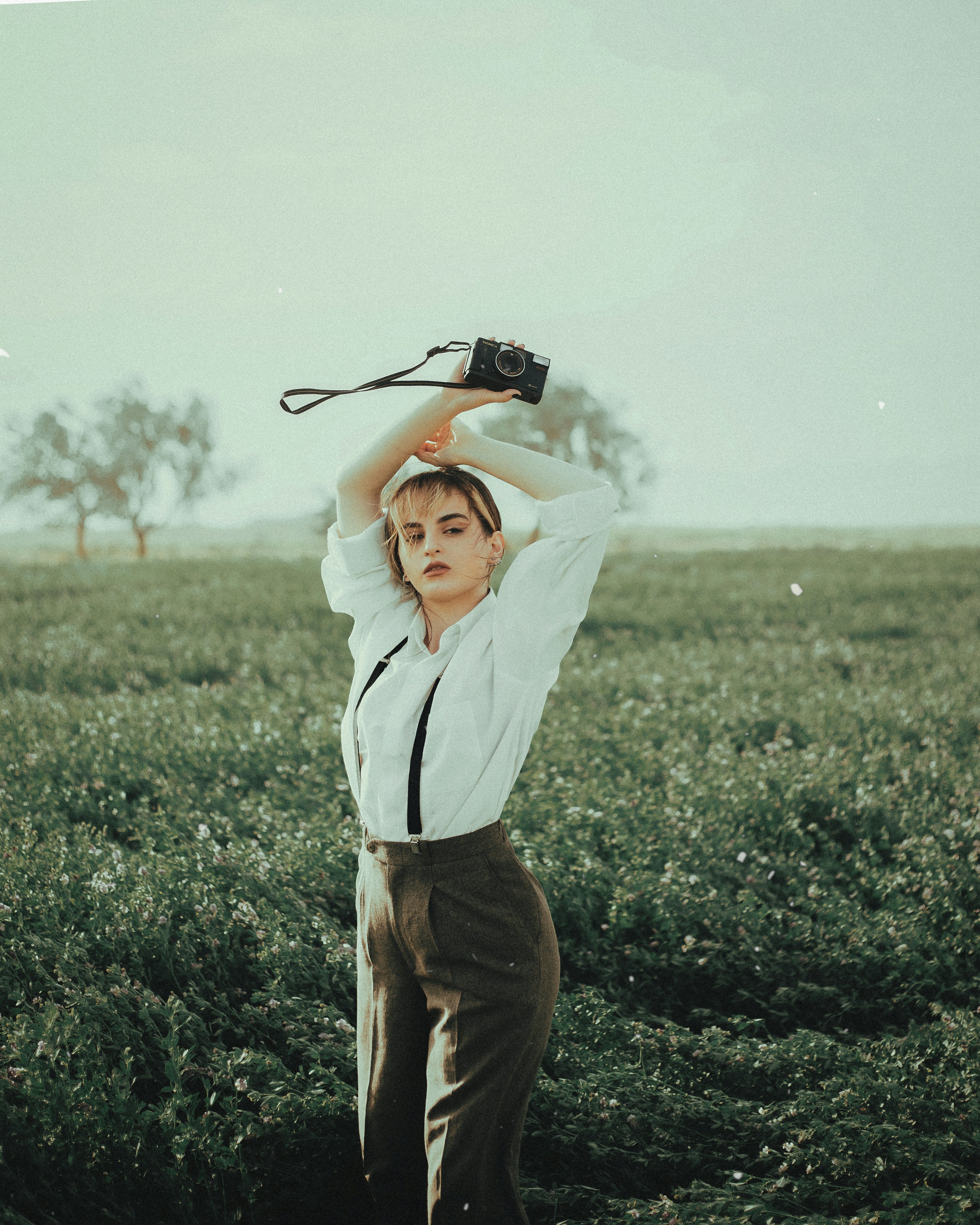 A Quiet Lift: Portrait with a Handheld Camera in a Green Field
