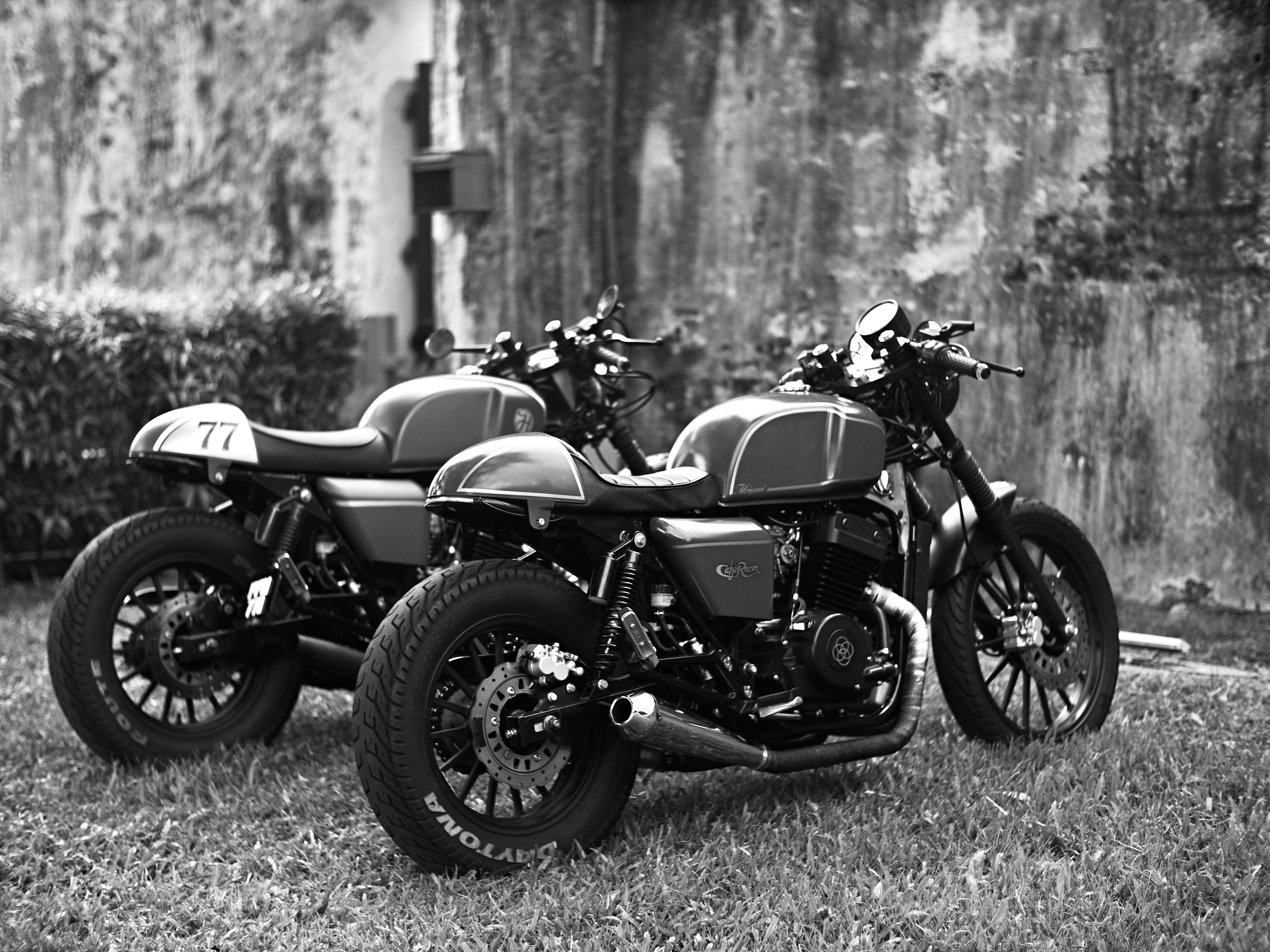 Motorcycles parked in a field photo – Free Motorcycle Image on Unsplash