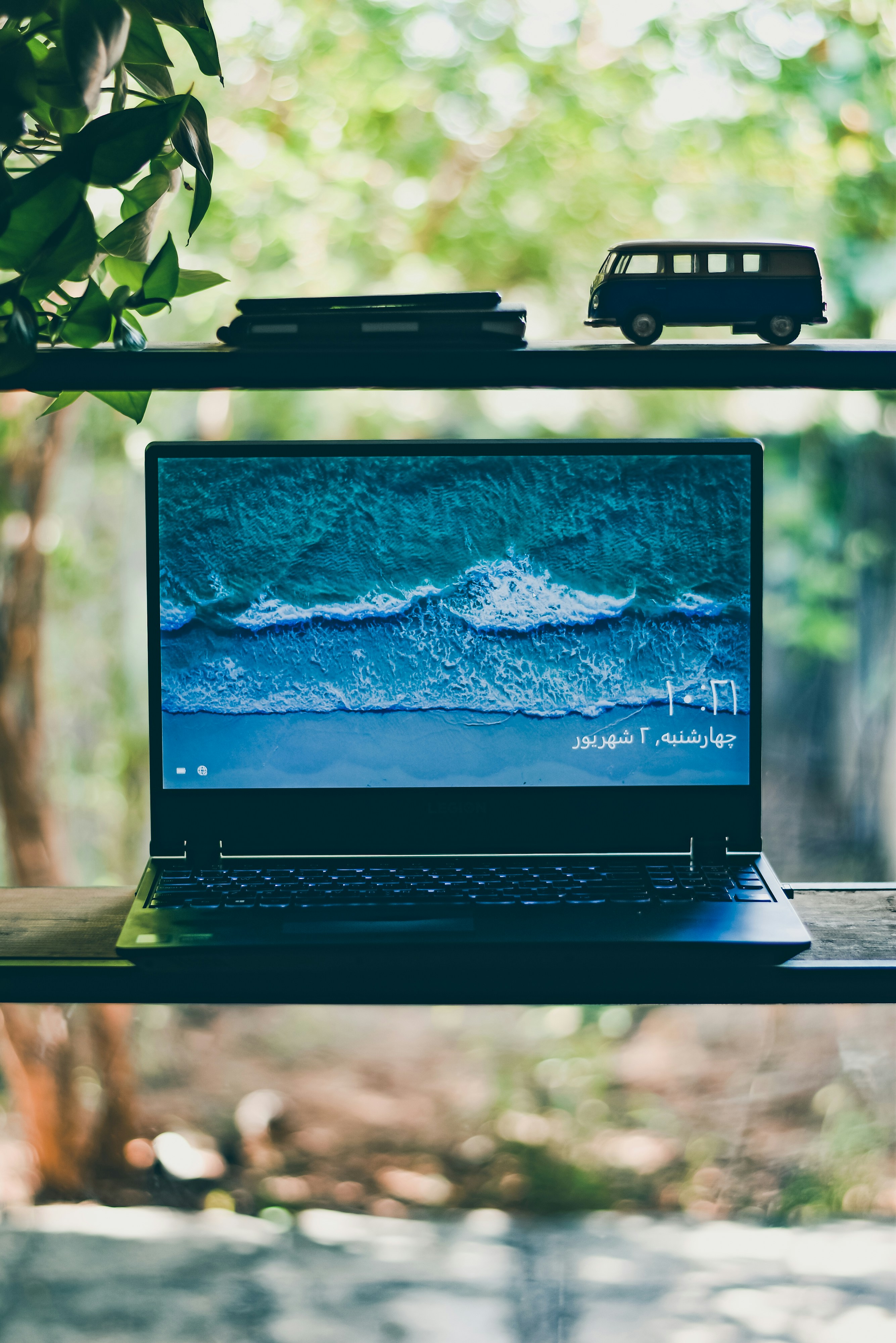 A black laptop with a black screen photo – Free Image on Unsplash