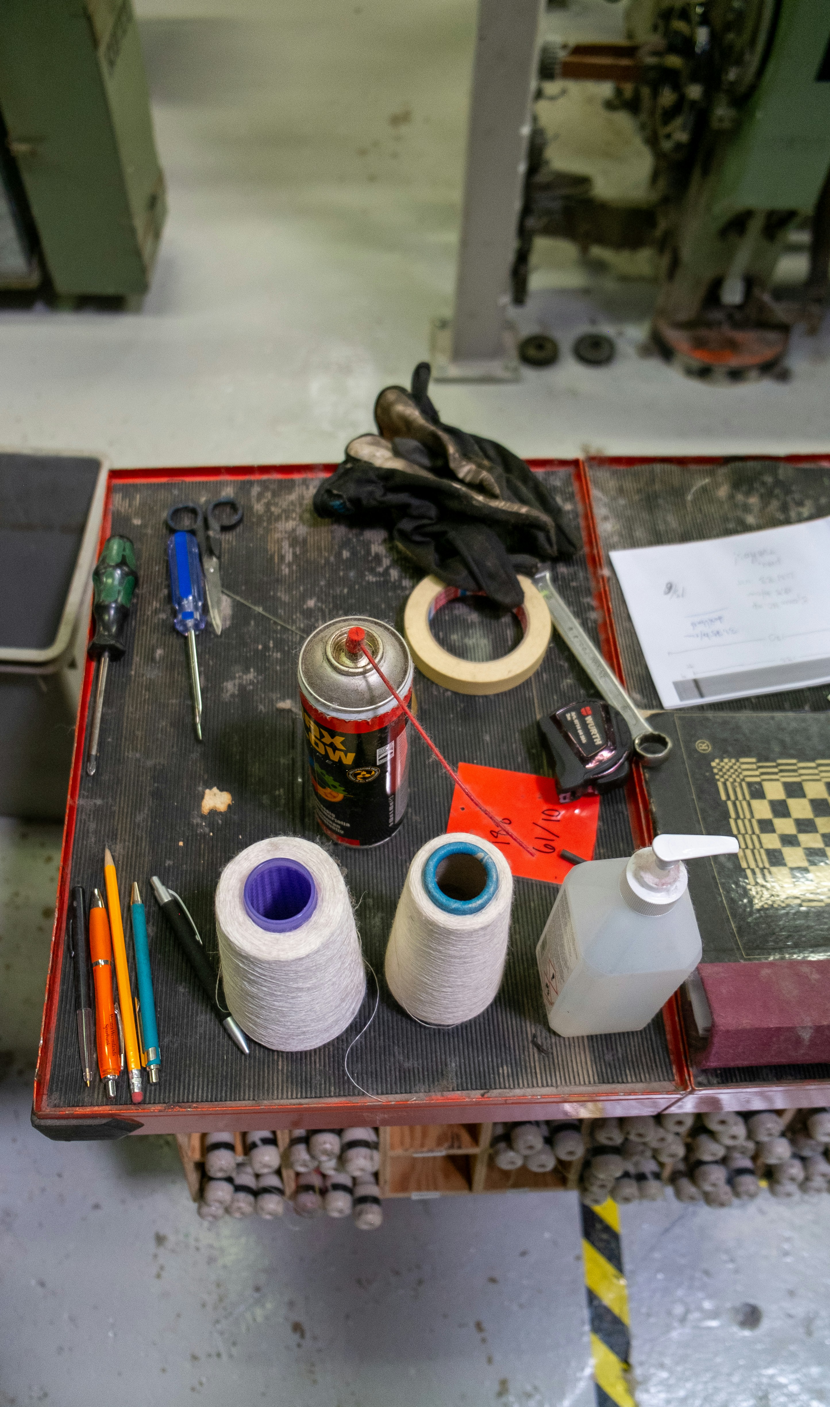 Une table avec des objets dessus photo – Photo La Suède Gratuite sur ...