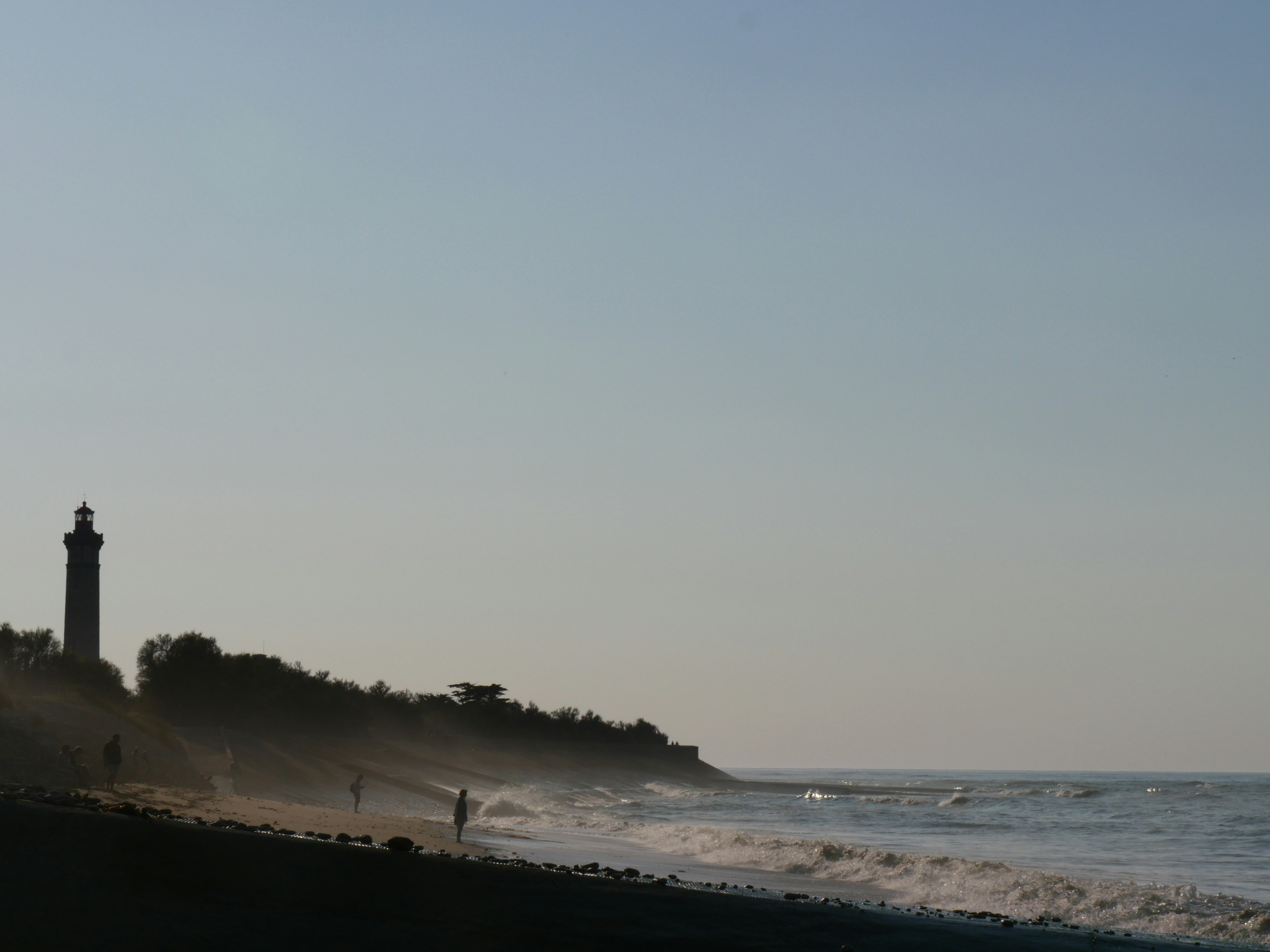 A beach with a statue on it photo – Free Île de ré Image on Unsplash
