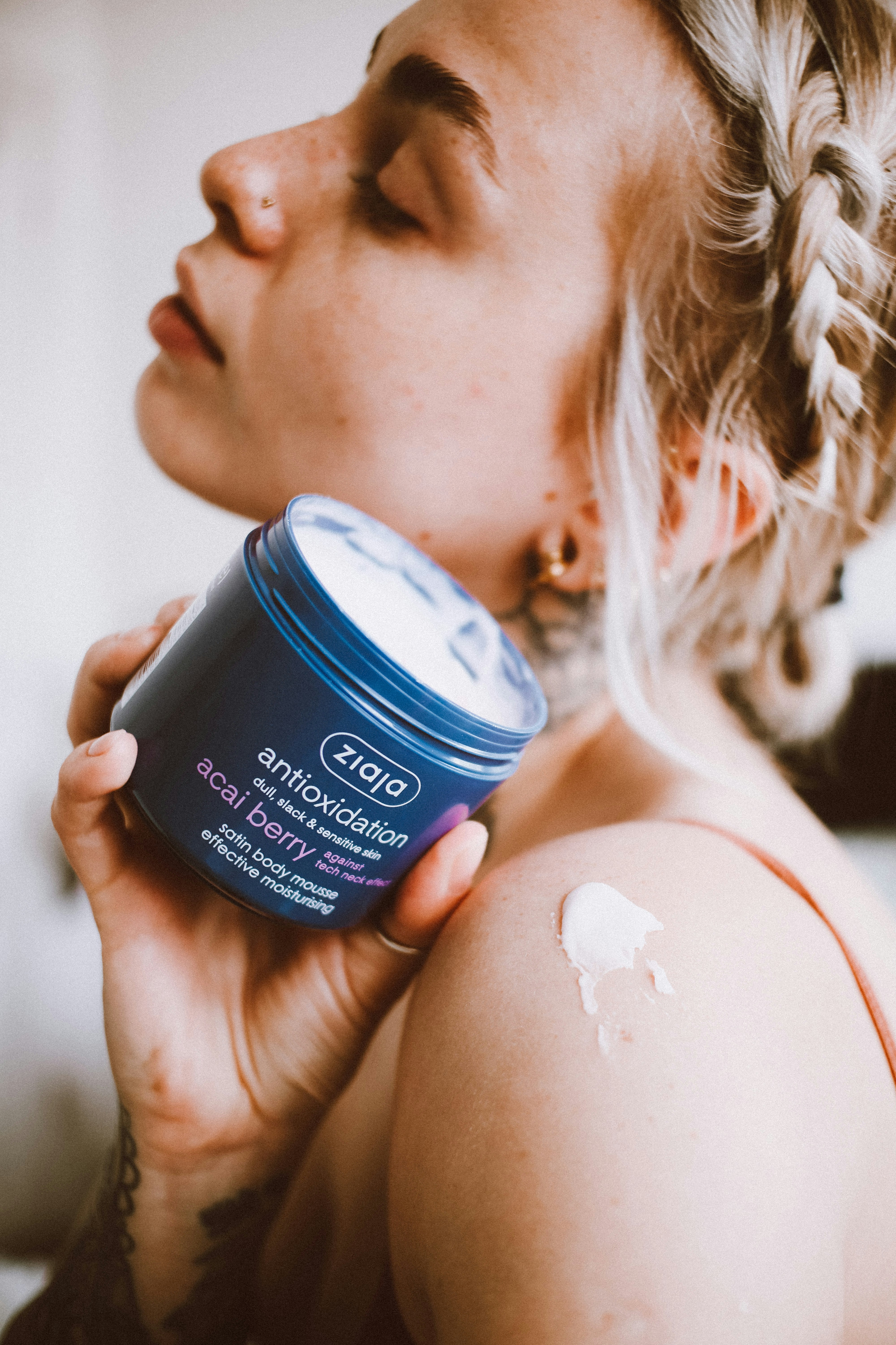 Nectar of Calm: A Moment with Skincare and Stillness