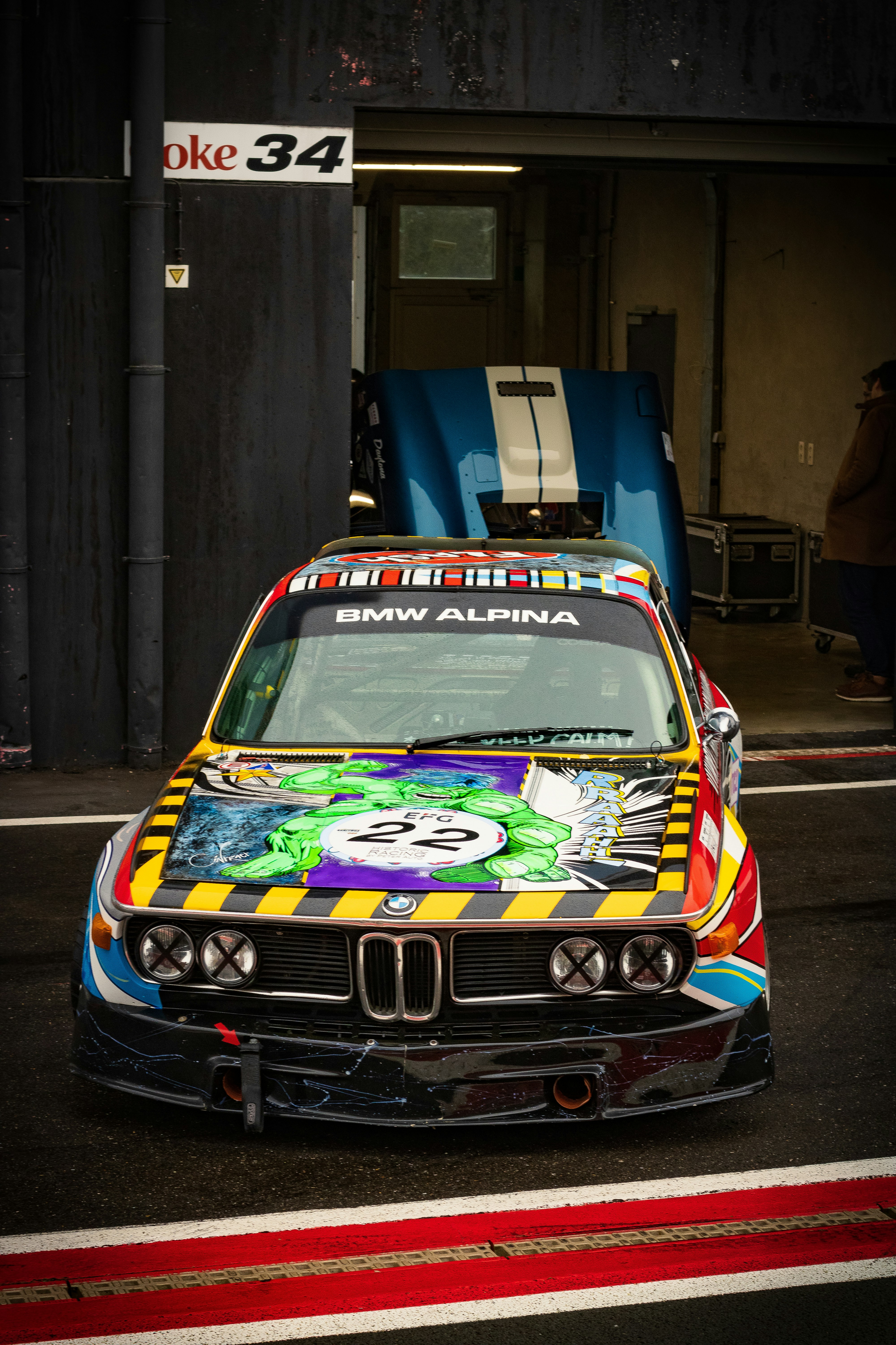 Foto Un coche con la cara pintada – Imagen Heusden-zolder gratis en ...