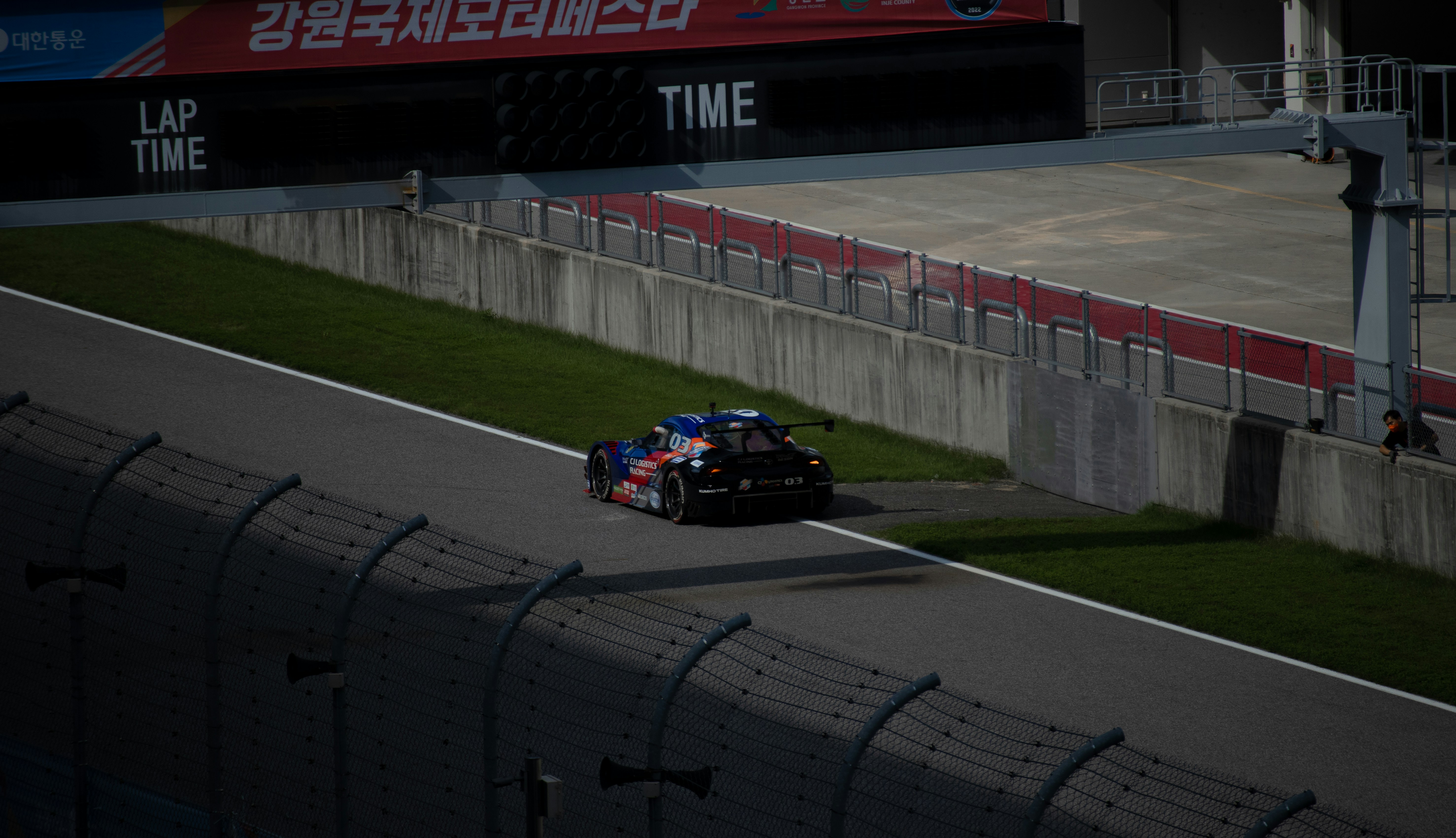 A race car on a track photo – Free Inje speedium Image on Unsplash