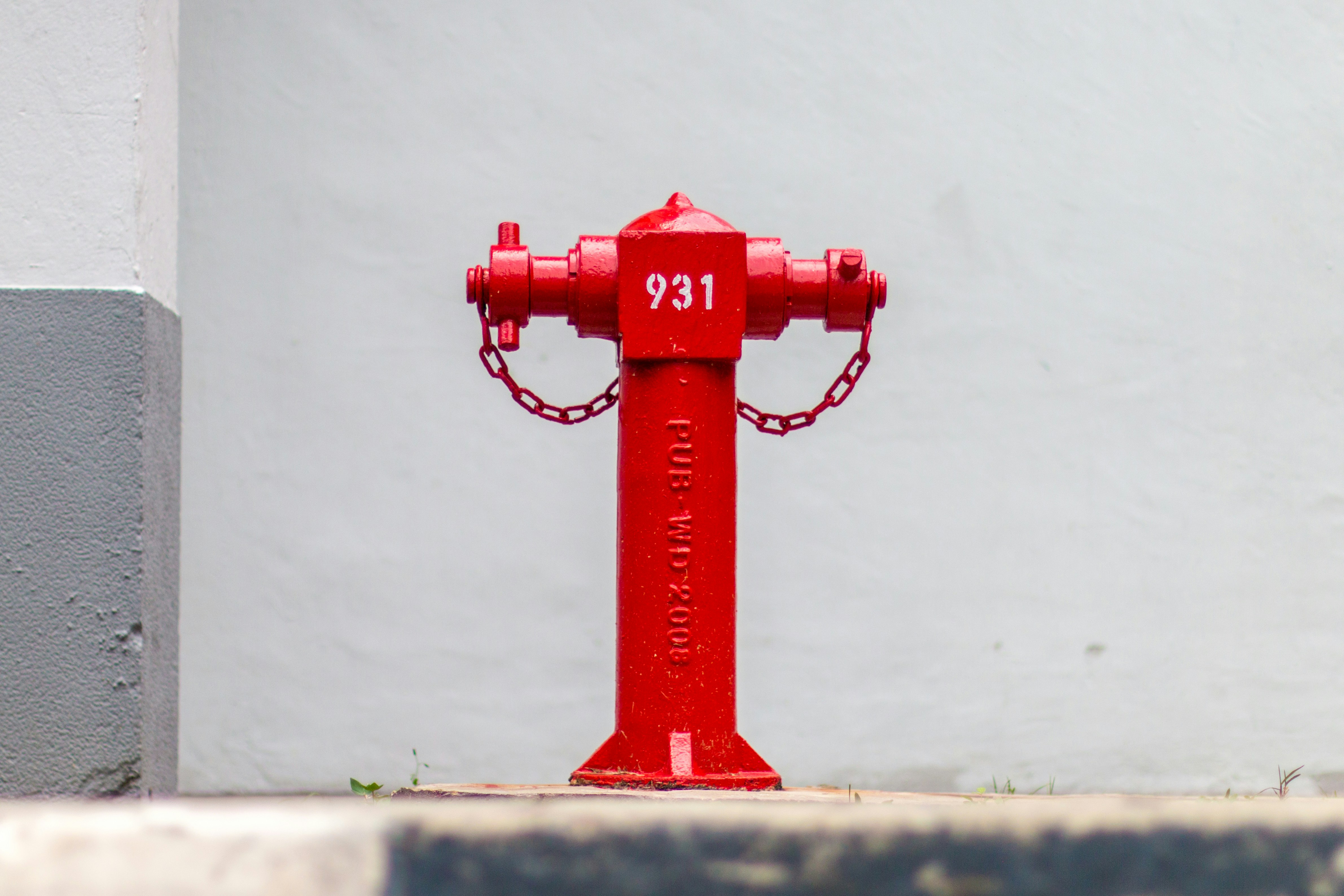 A red fire hydrant photo – Free Red Image on Unsplash