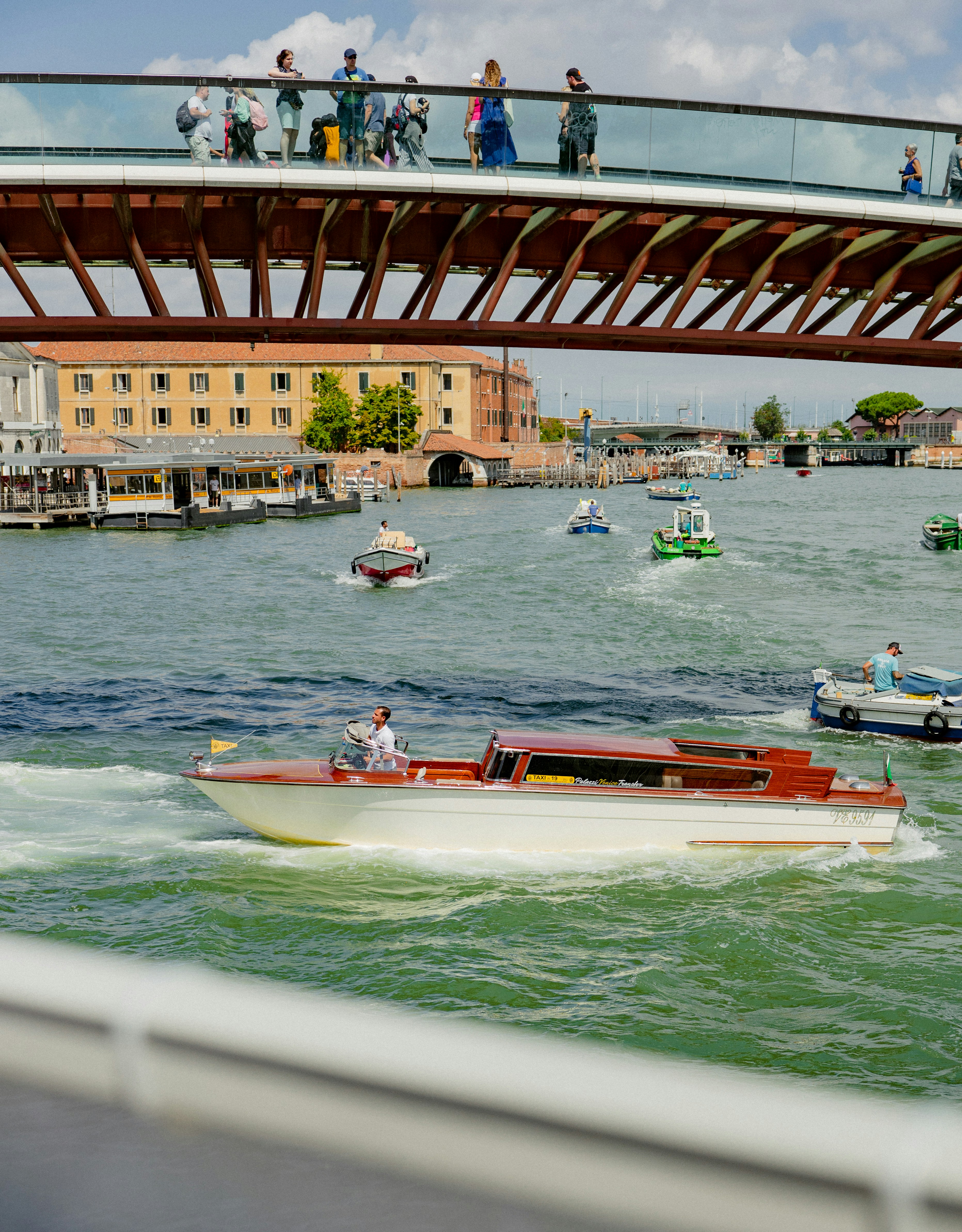 Wake Under Glass: A Crimson Speedboat Slices a City Canal