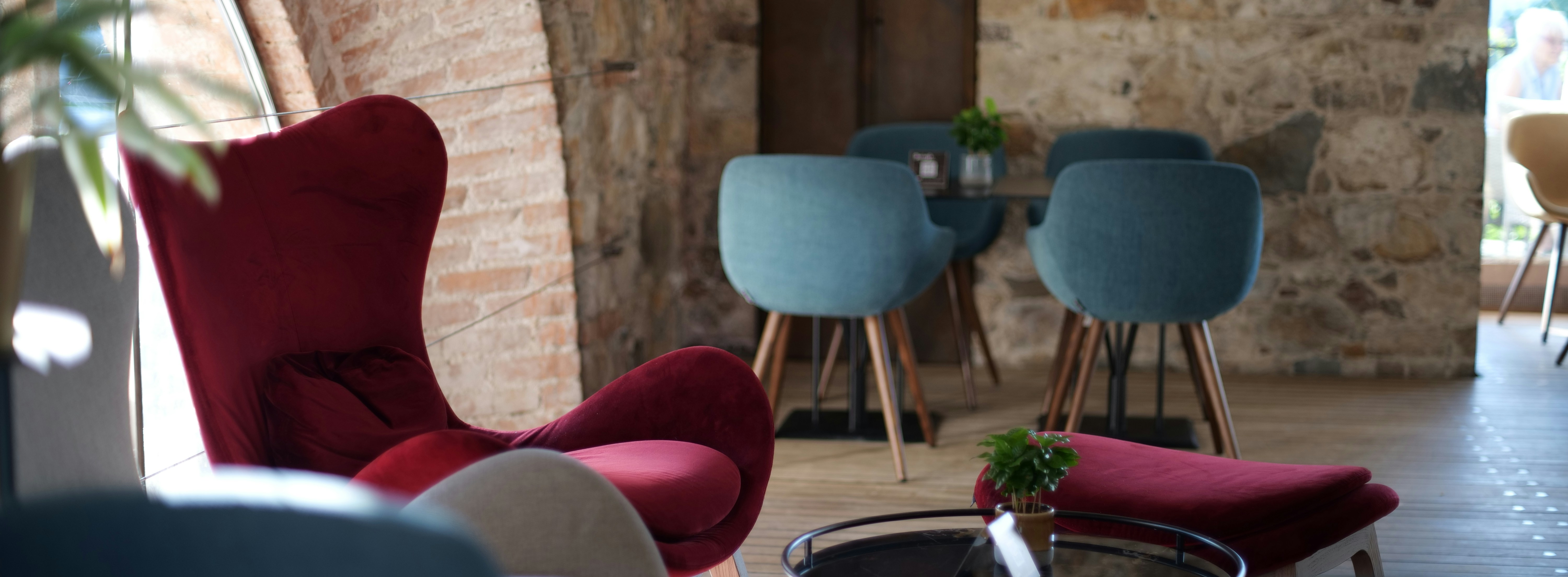 Quiet lounge of bent brick and blue cushions
