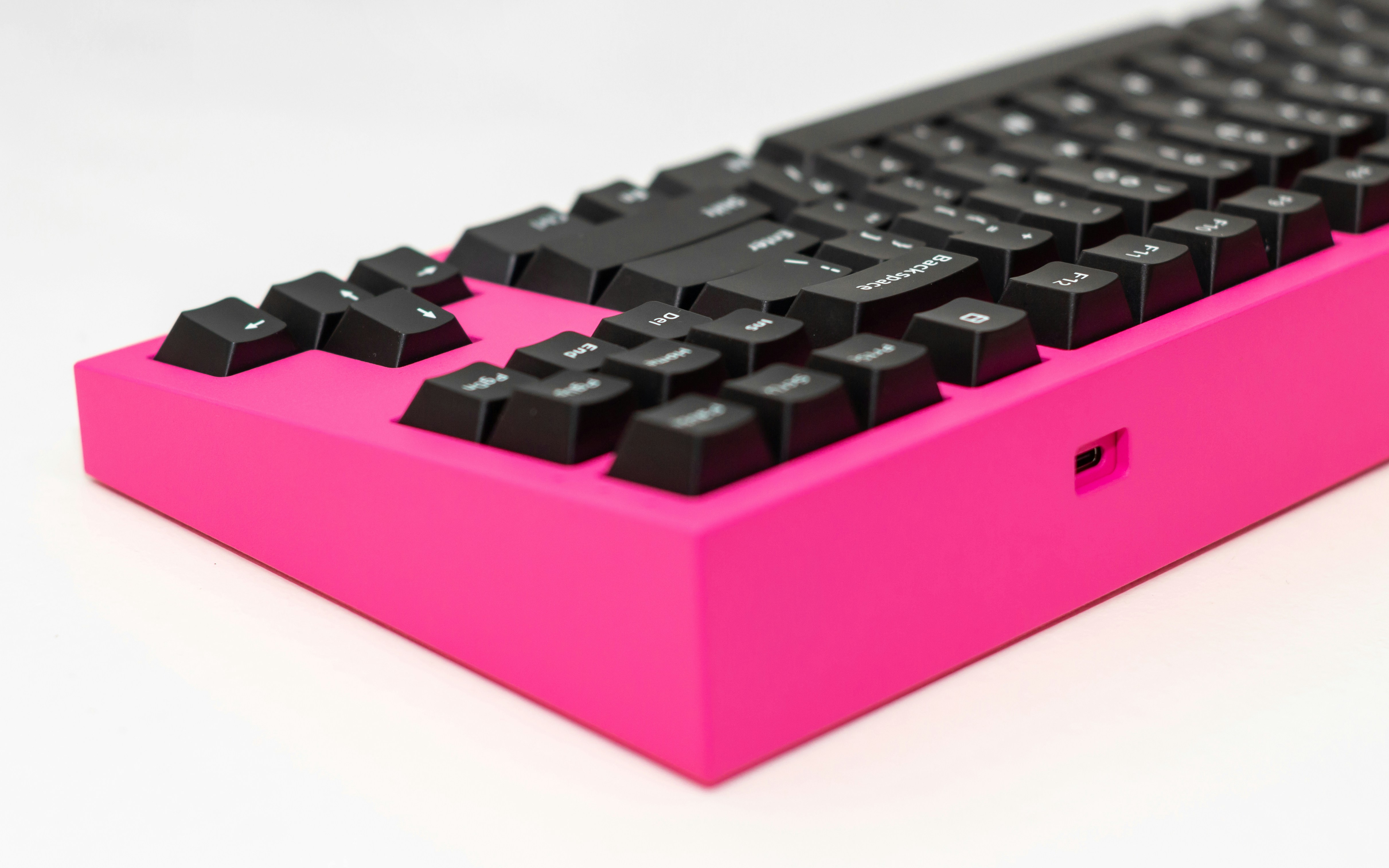 A pink keyboard with a black keypad photo – Free Nk87 Image on Unsplash