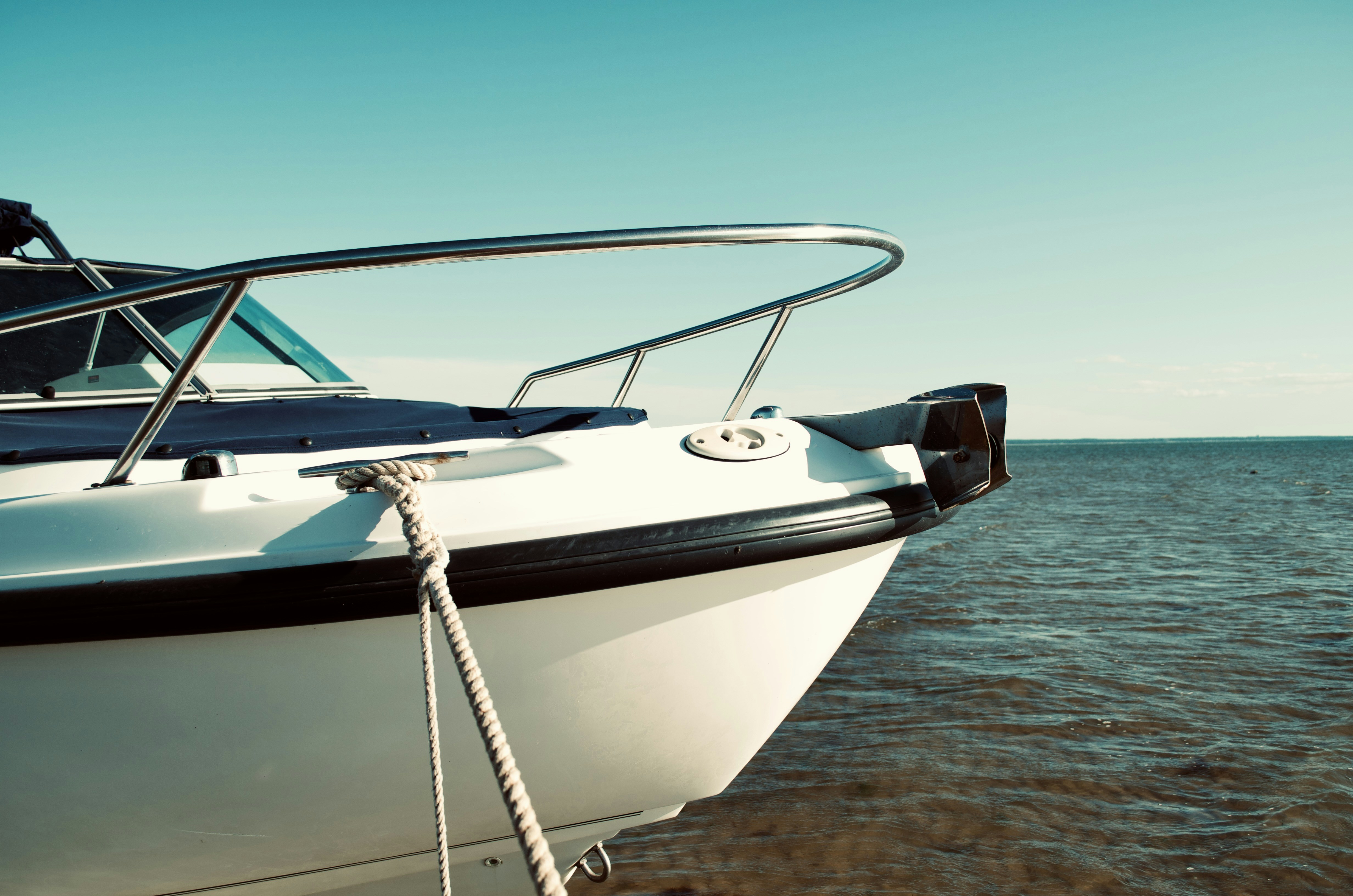 Foto zum Thema Ein Boot auf dem Wasser – Kostenloses Bild auf Unsplash