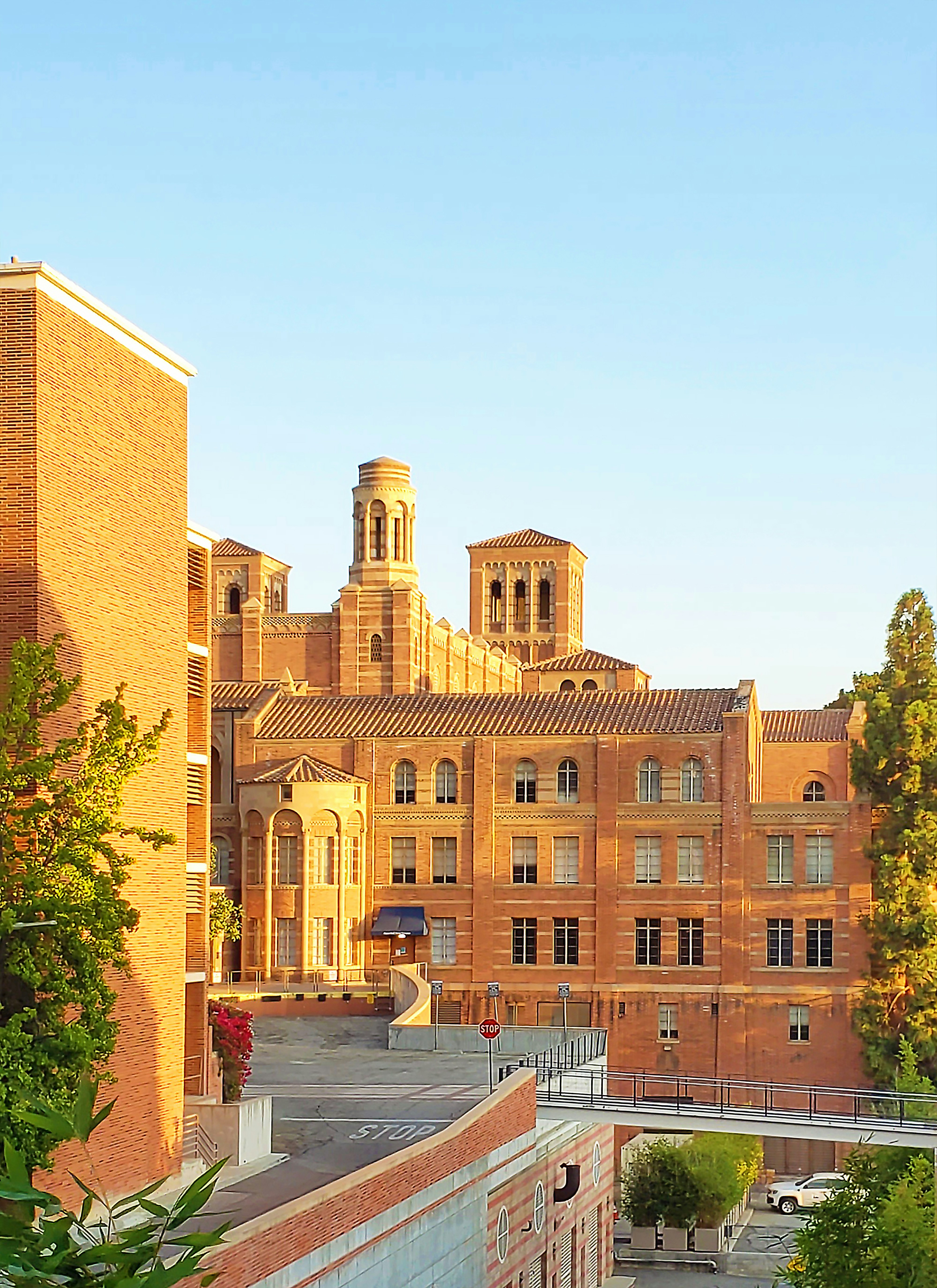 A large building with a tower photo – Free Ucla Image on Unsplash