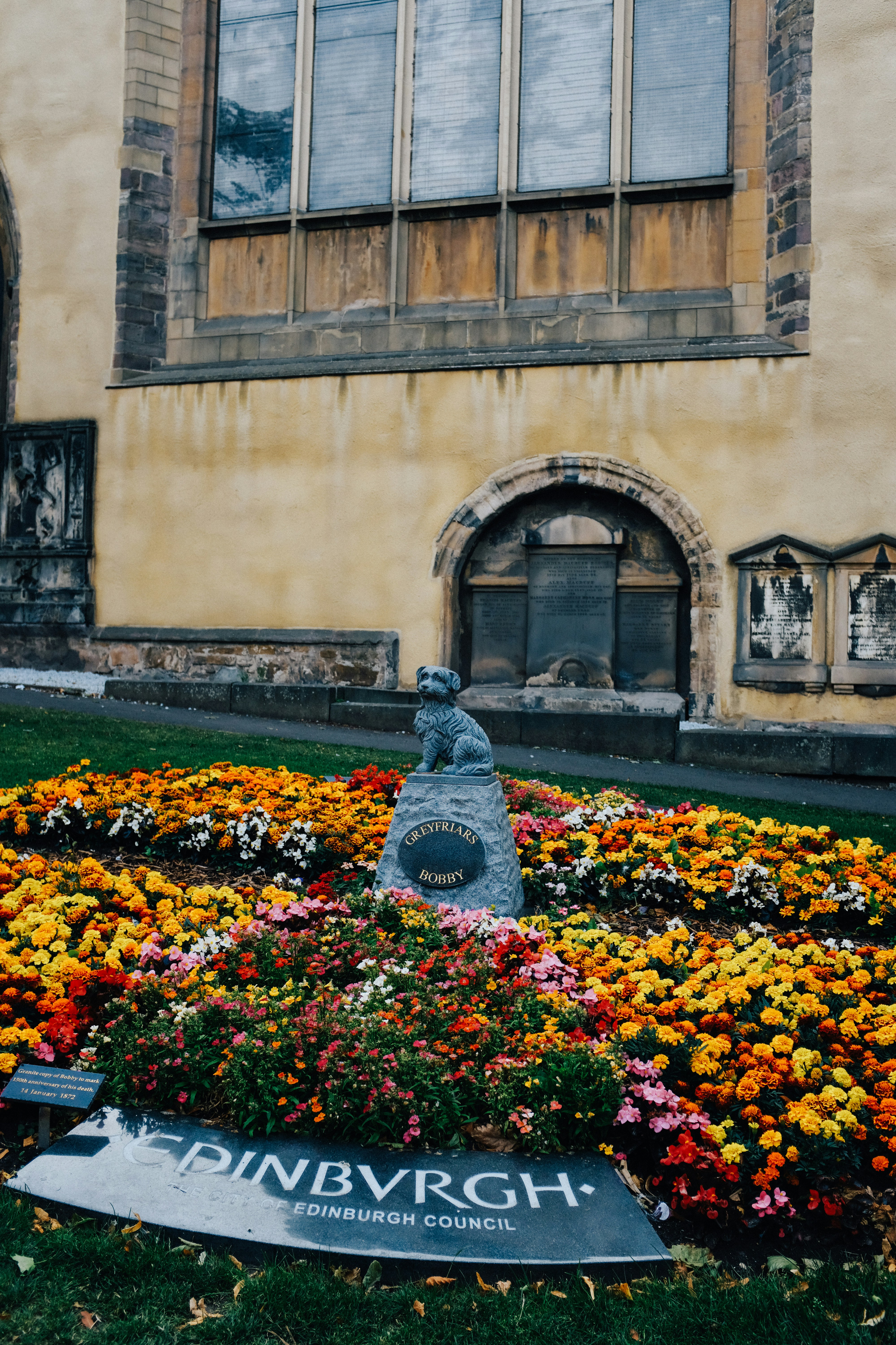 a statue in front of a building