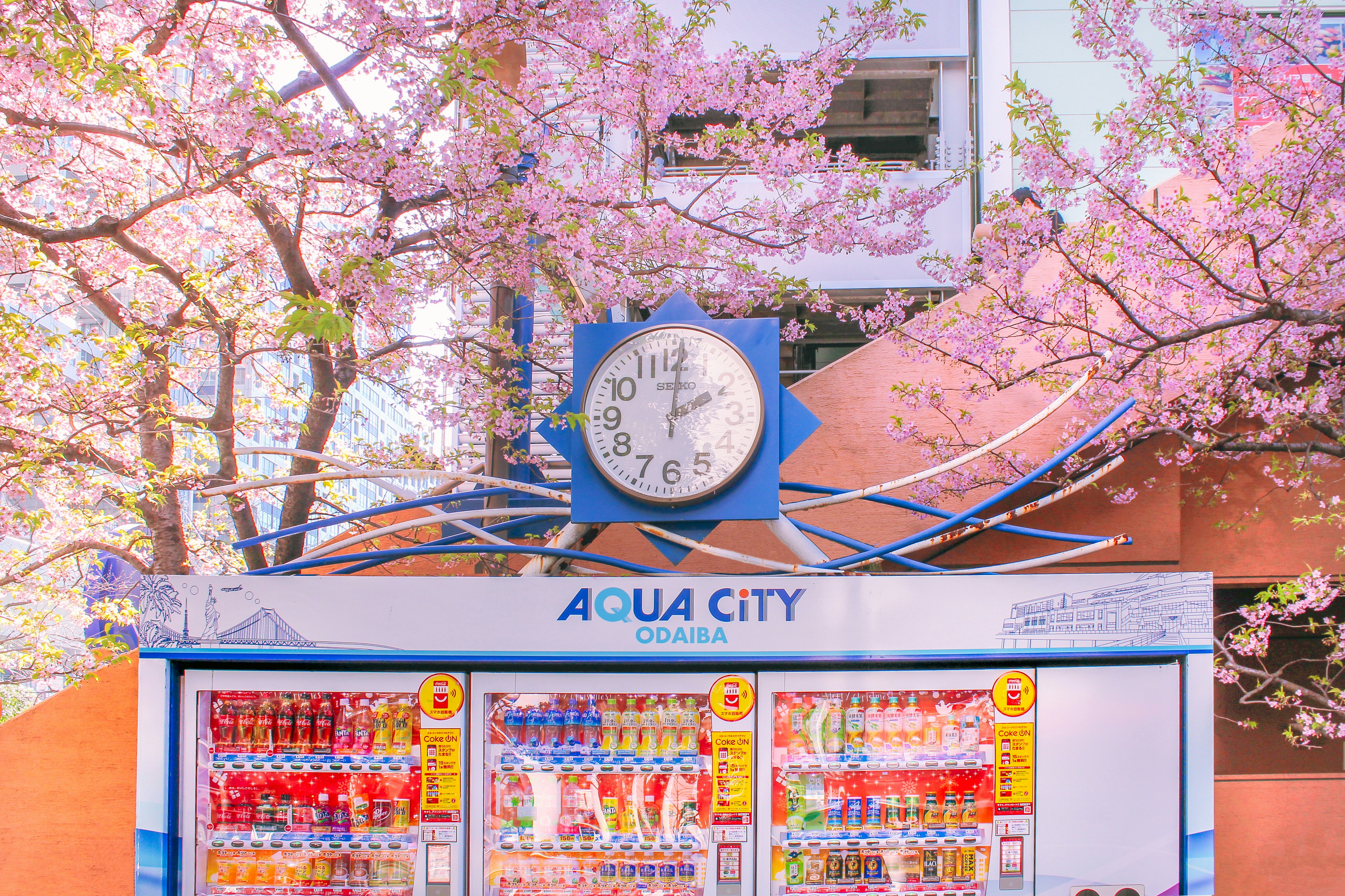 A clock on a building photo – Free Vending machine Image on Unsplash