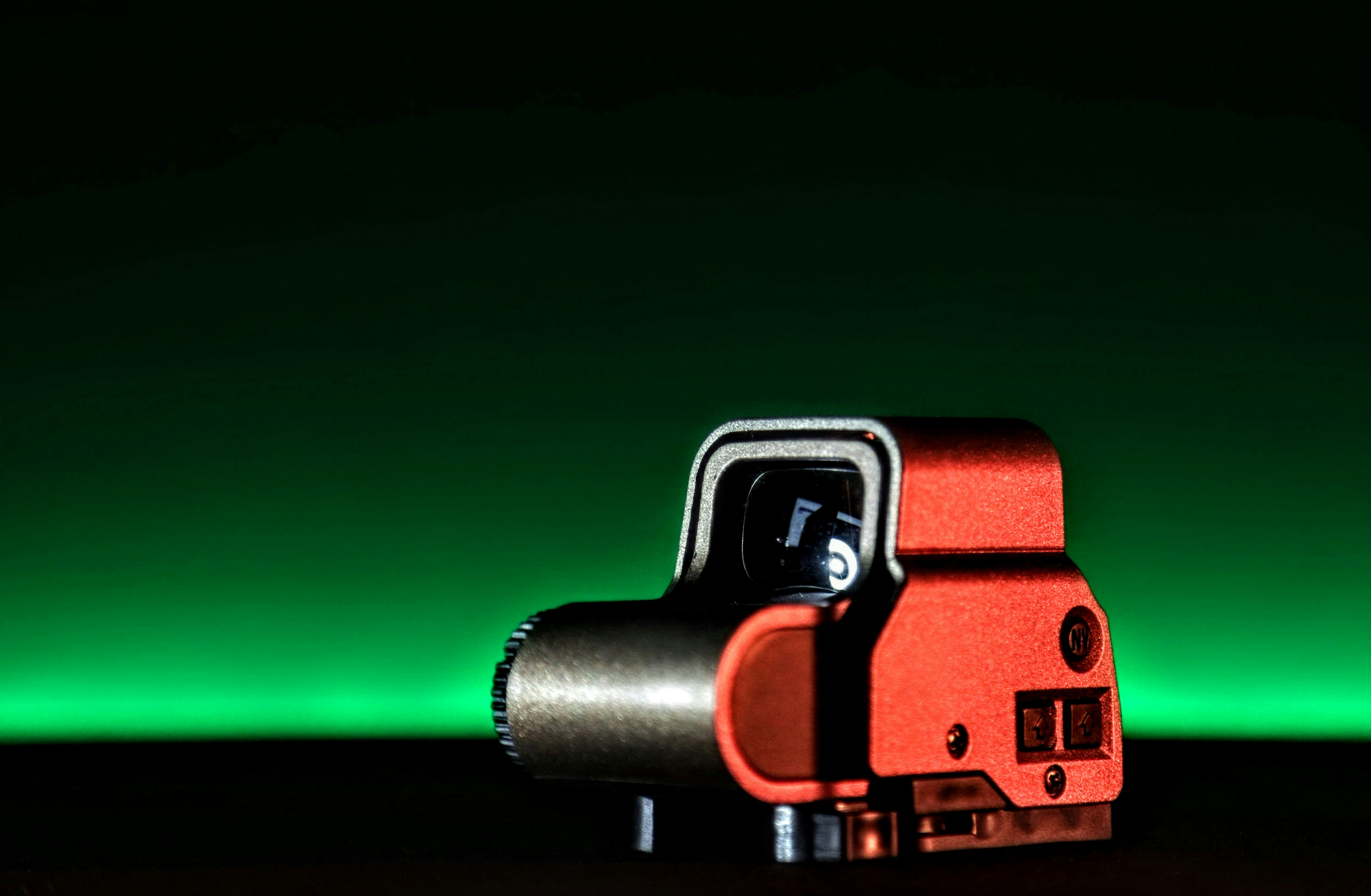 Un robot rouge et noir photo – Image gratuite de Machine sur Unsplash