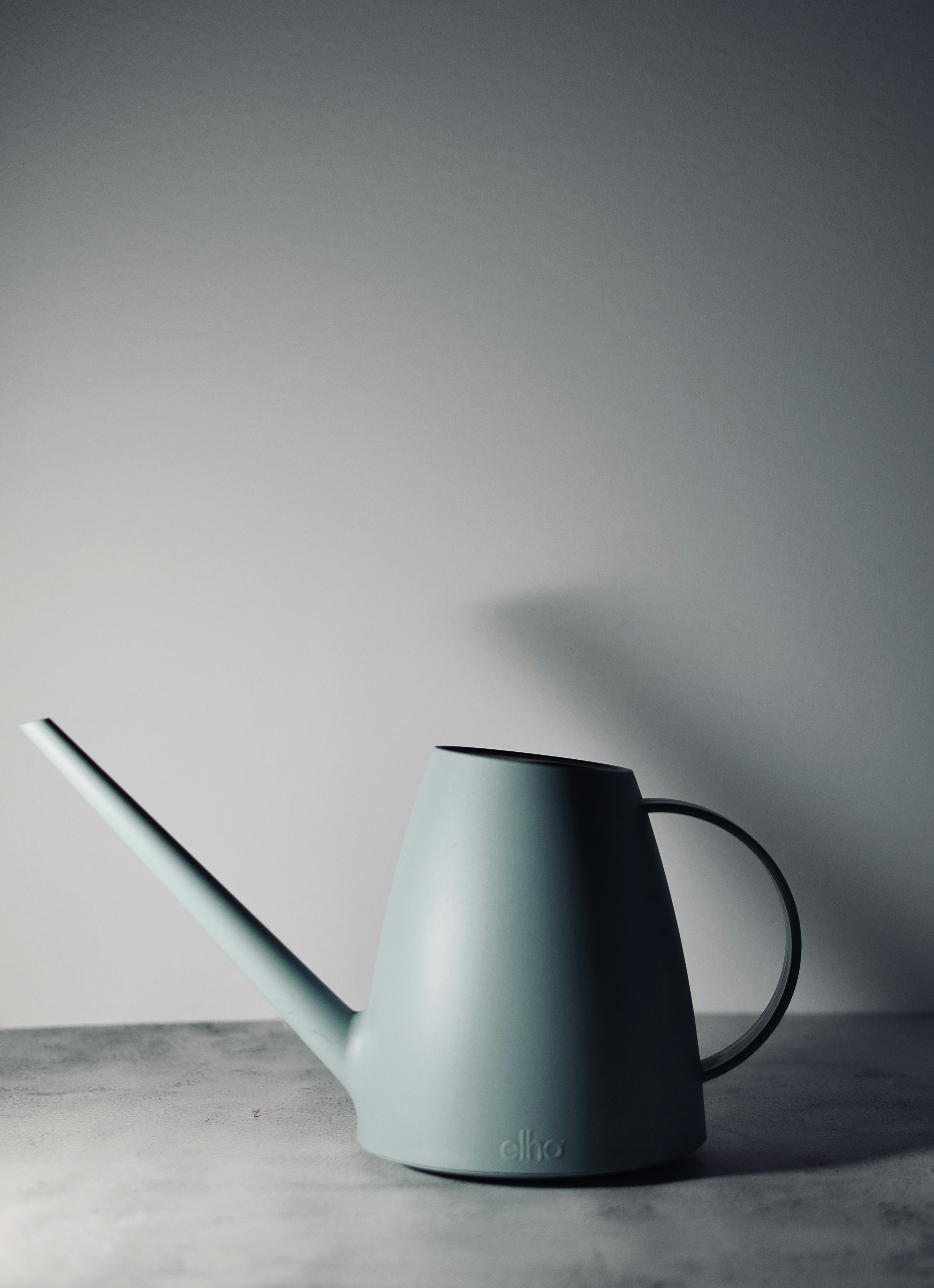 A mug with a handle photo – Free Watering can Image on Unsplash