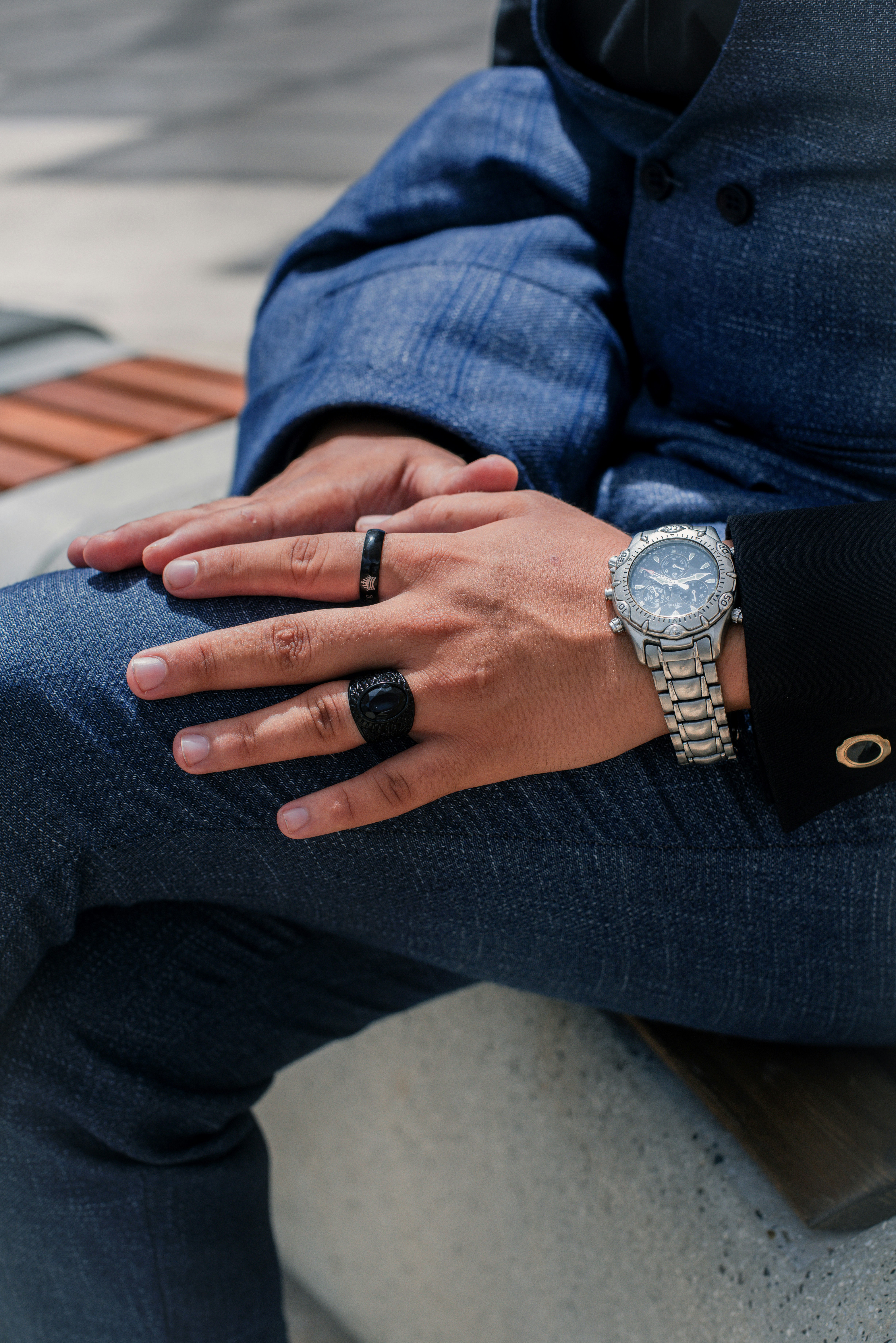 A person's hand with a watch on it photo – Free Watch Image on Unsplash