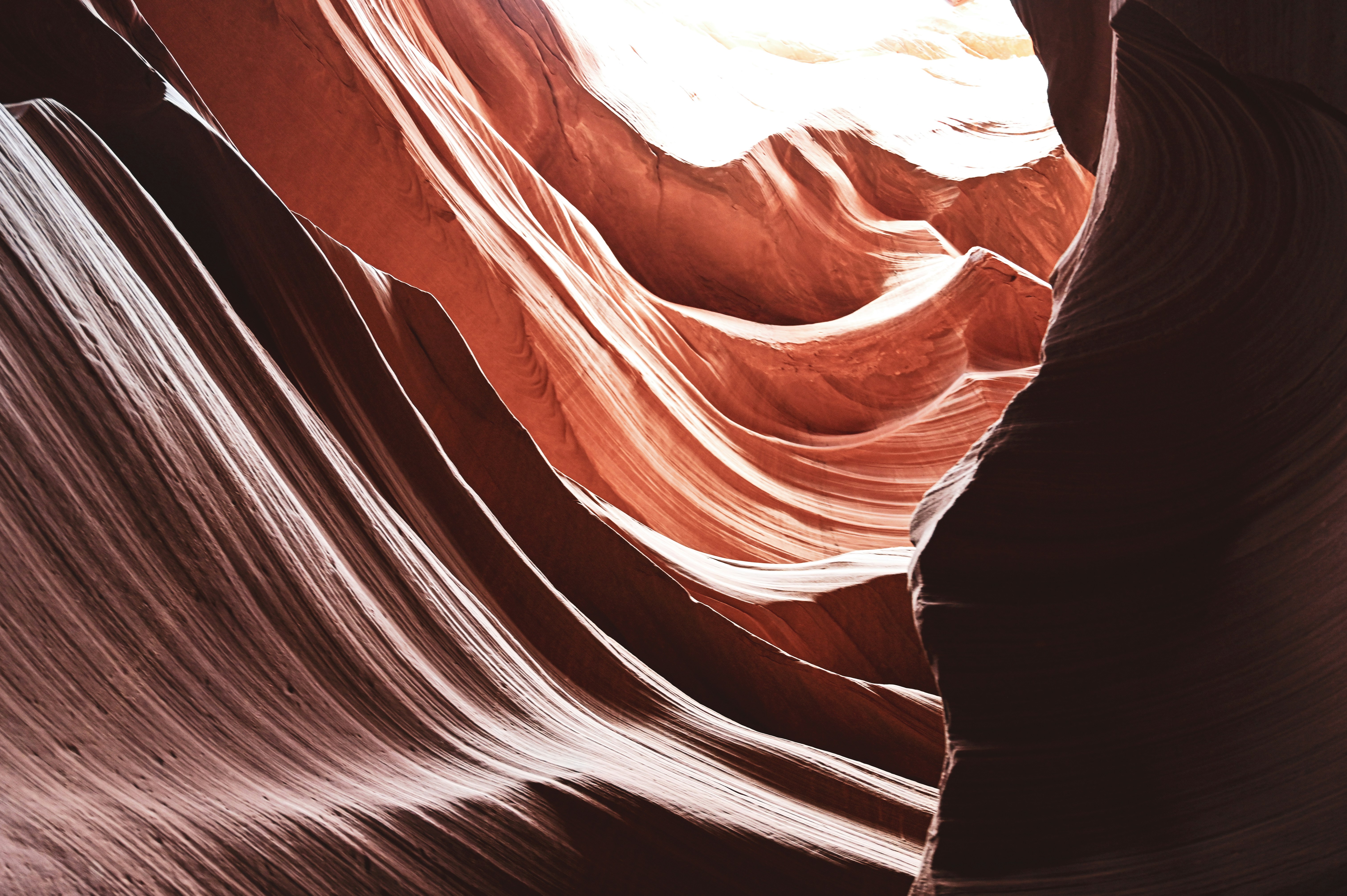 Un canyon avec une rivière photo – Photo Montagne Gratuite sur Unsplash