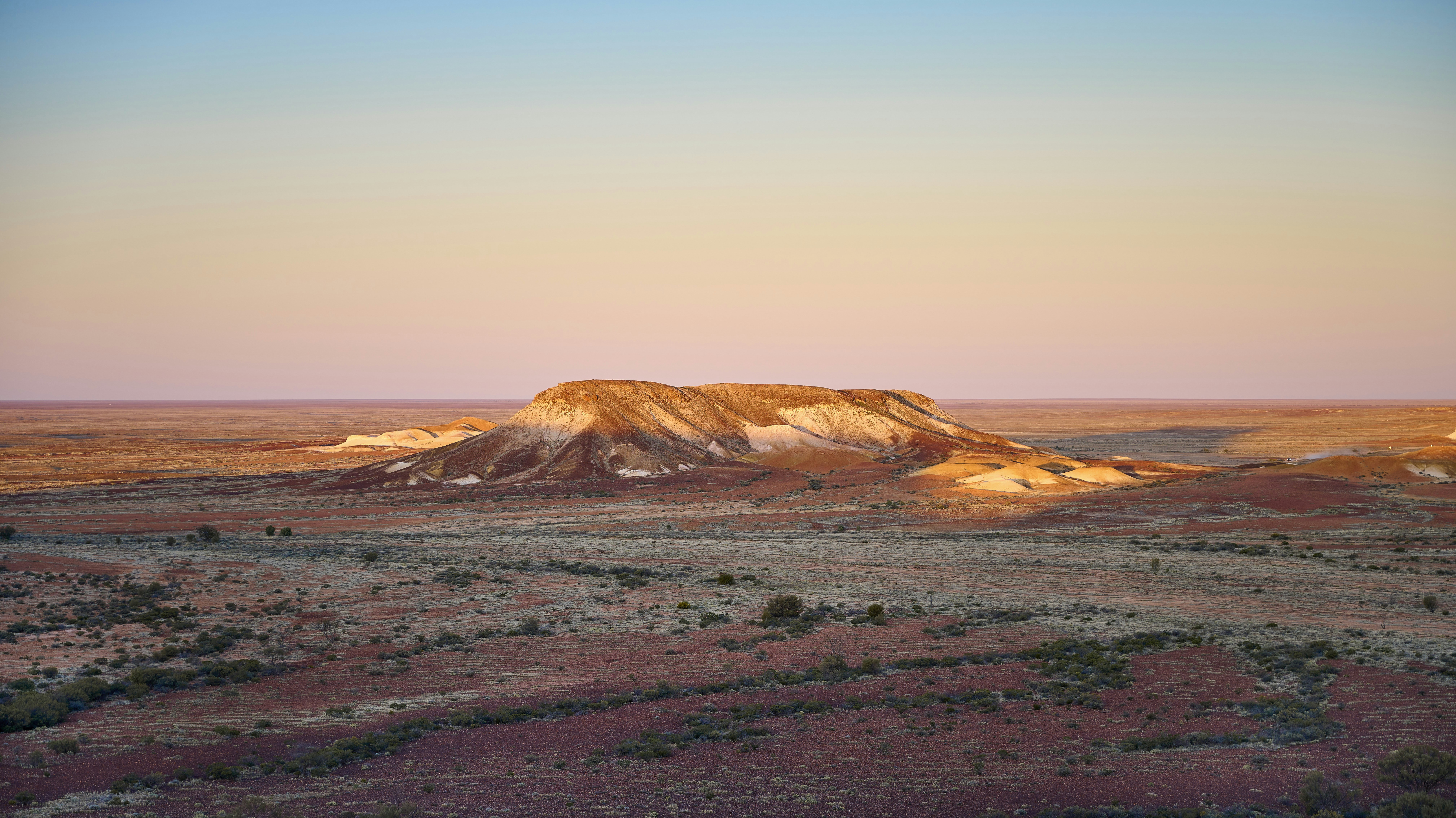 A large desert landscape photo – Free Breakaways Image on Unsplash
