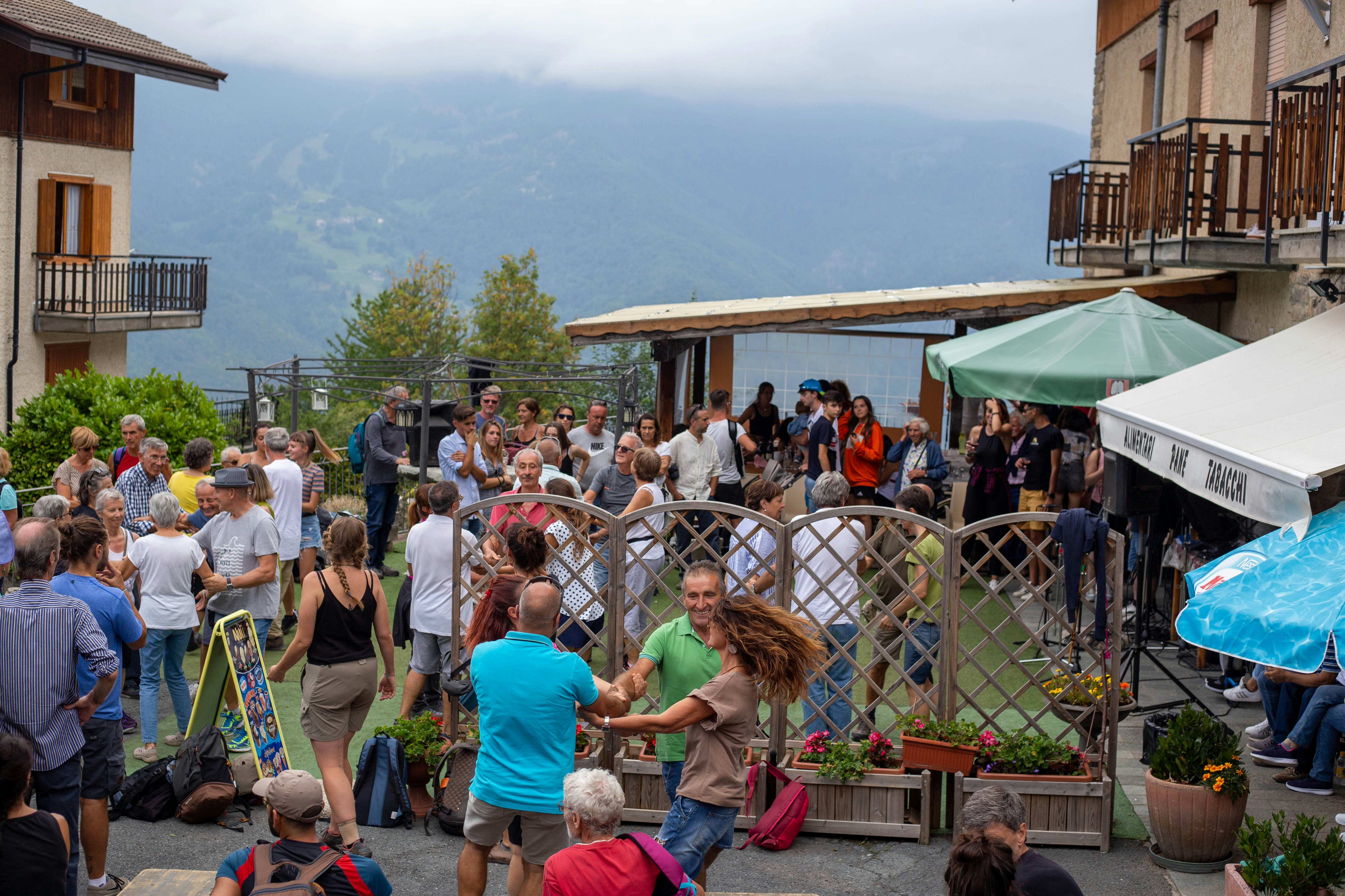 A group of people at an outdoor event photo – Free Becetto Image on ...