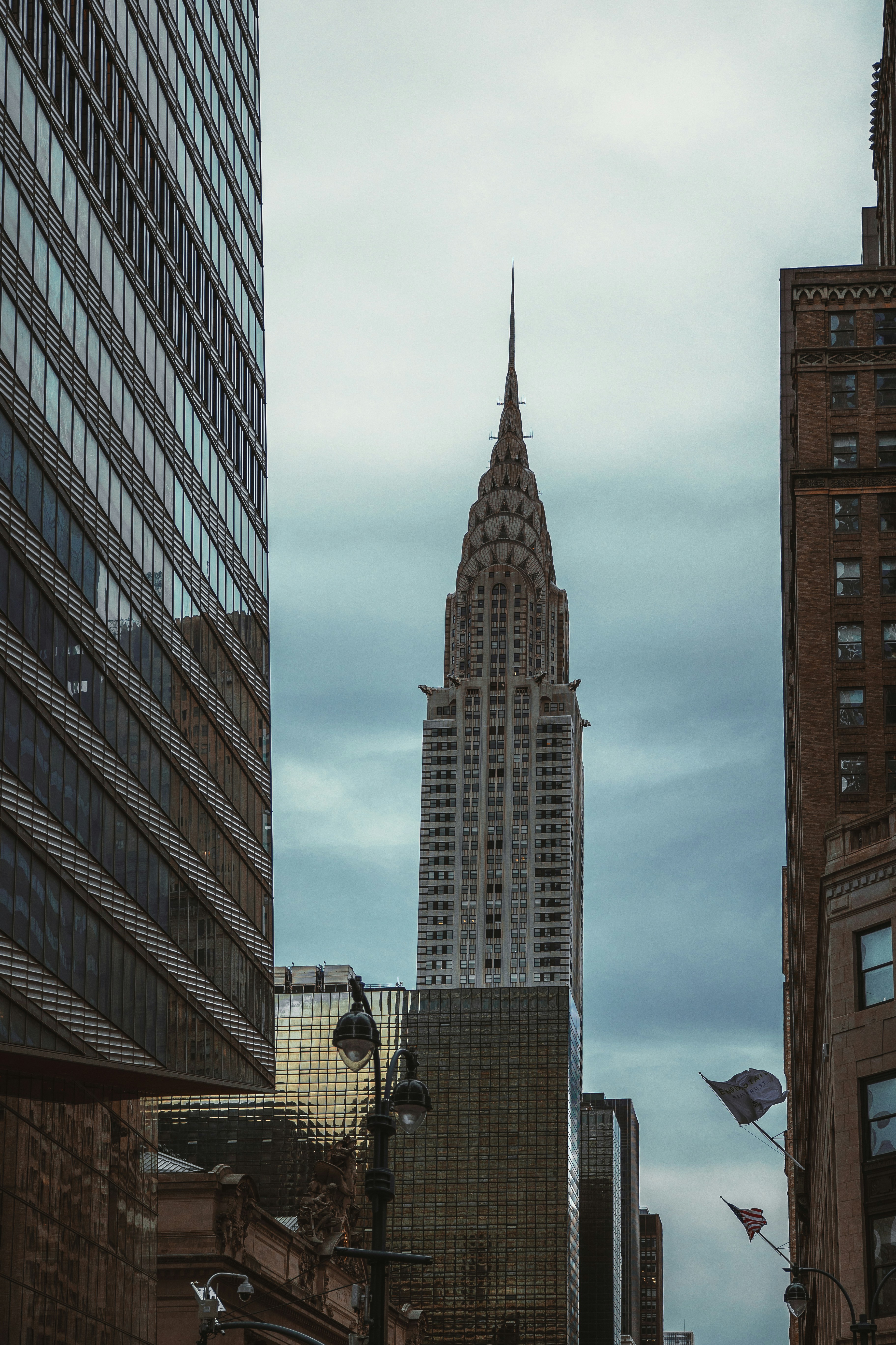 A tall building with a pointy top photo – Free New york Image on Unsplash