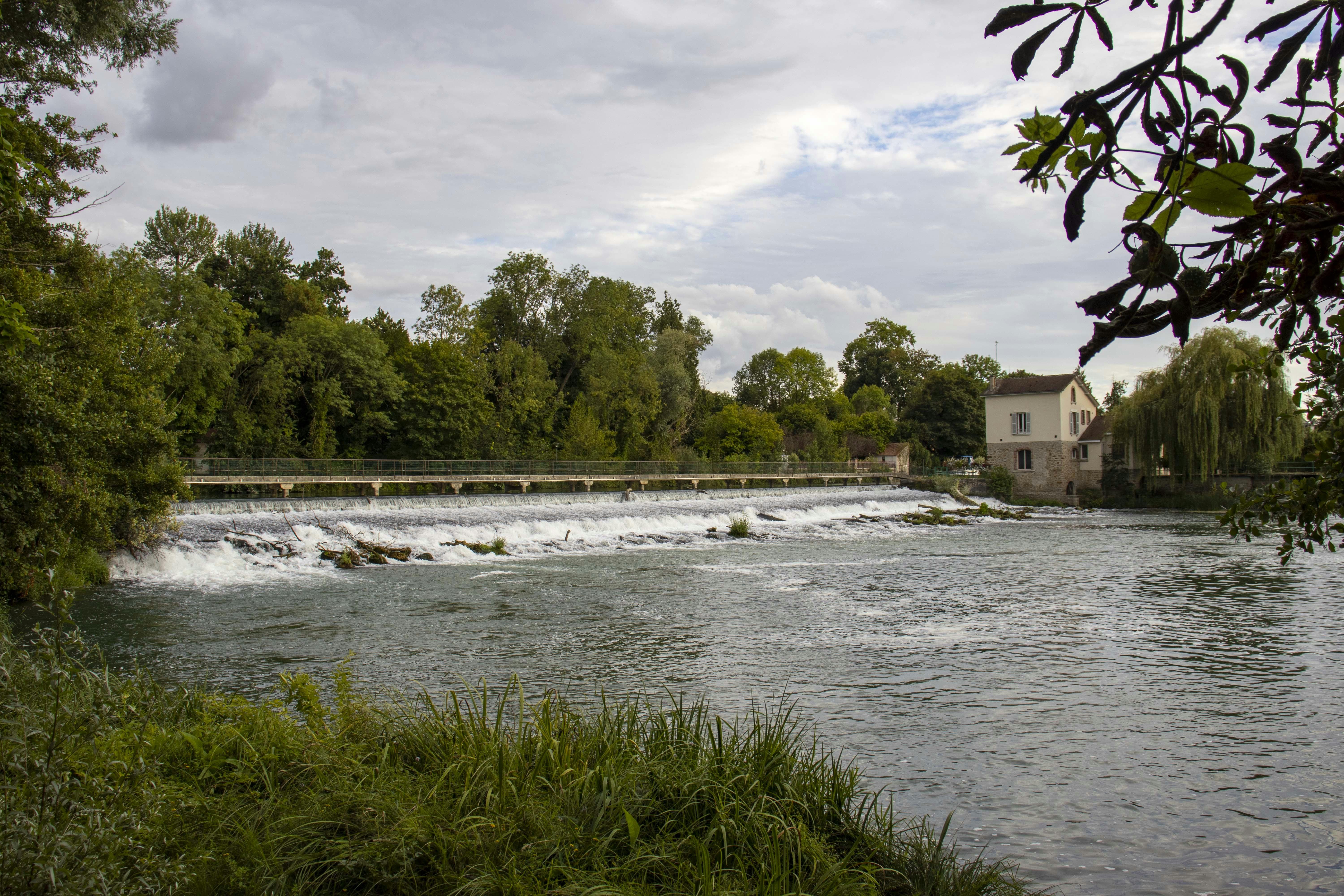 A river with a waterfall photo – Free Nogent-sur-seine Image on Unsplash