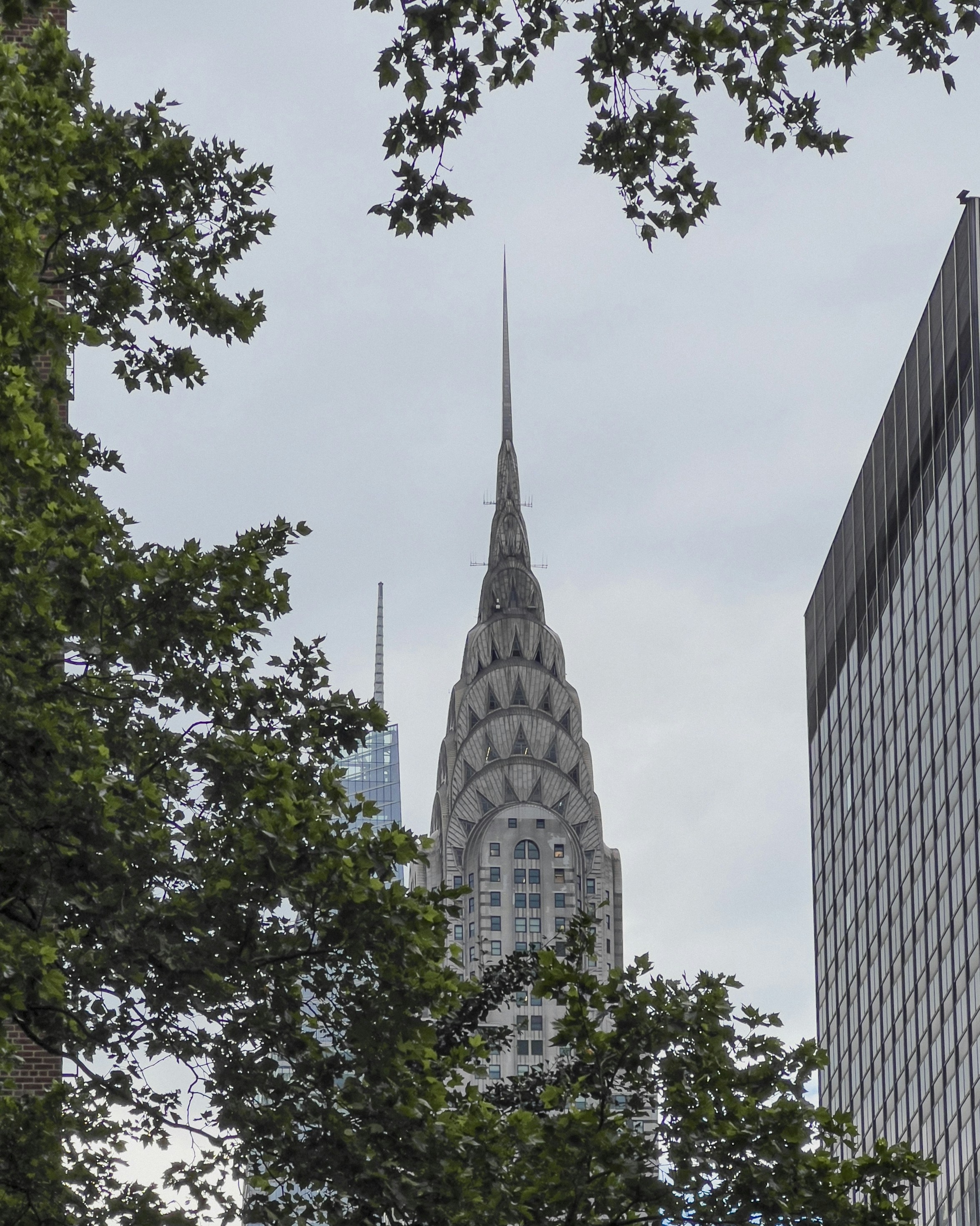 A tall building with a pointy top photo – Free Grey Image on Unsplash