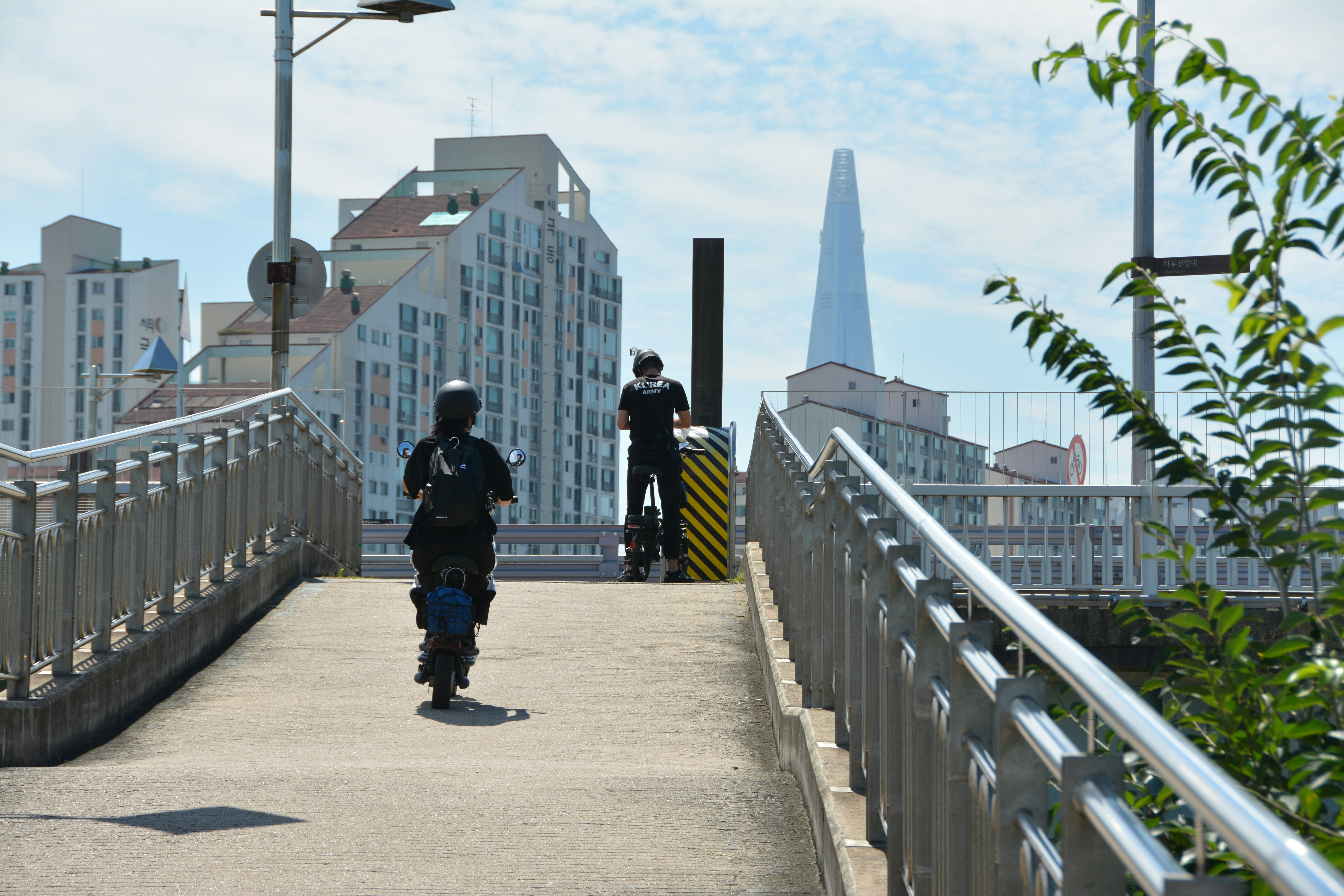 A group of people on a bridge photo – Free Seoul Image on Unsplash