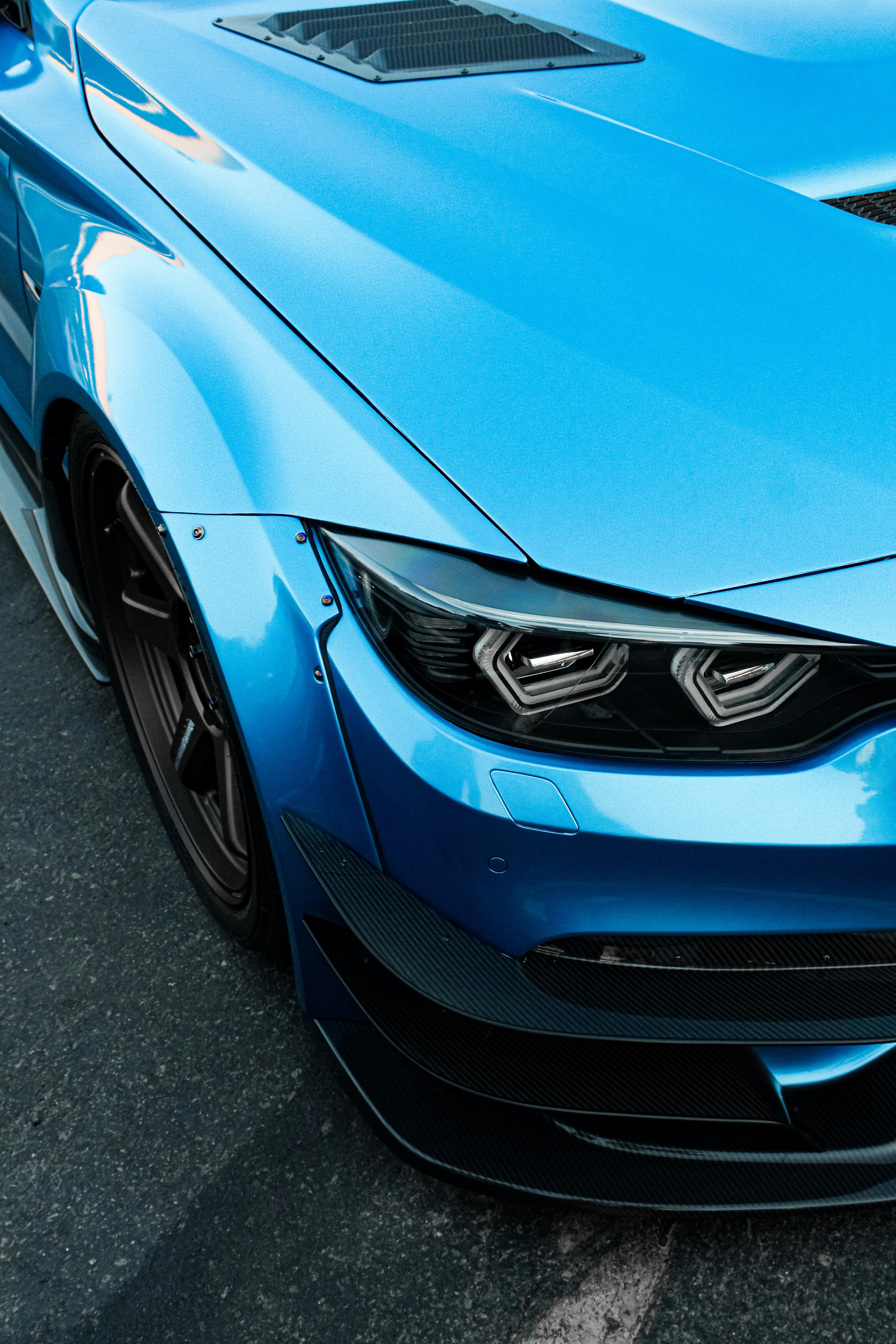 The front of a blue car photo – Free Blue Image on Unsplash