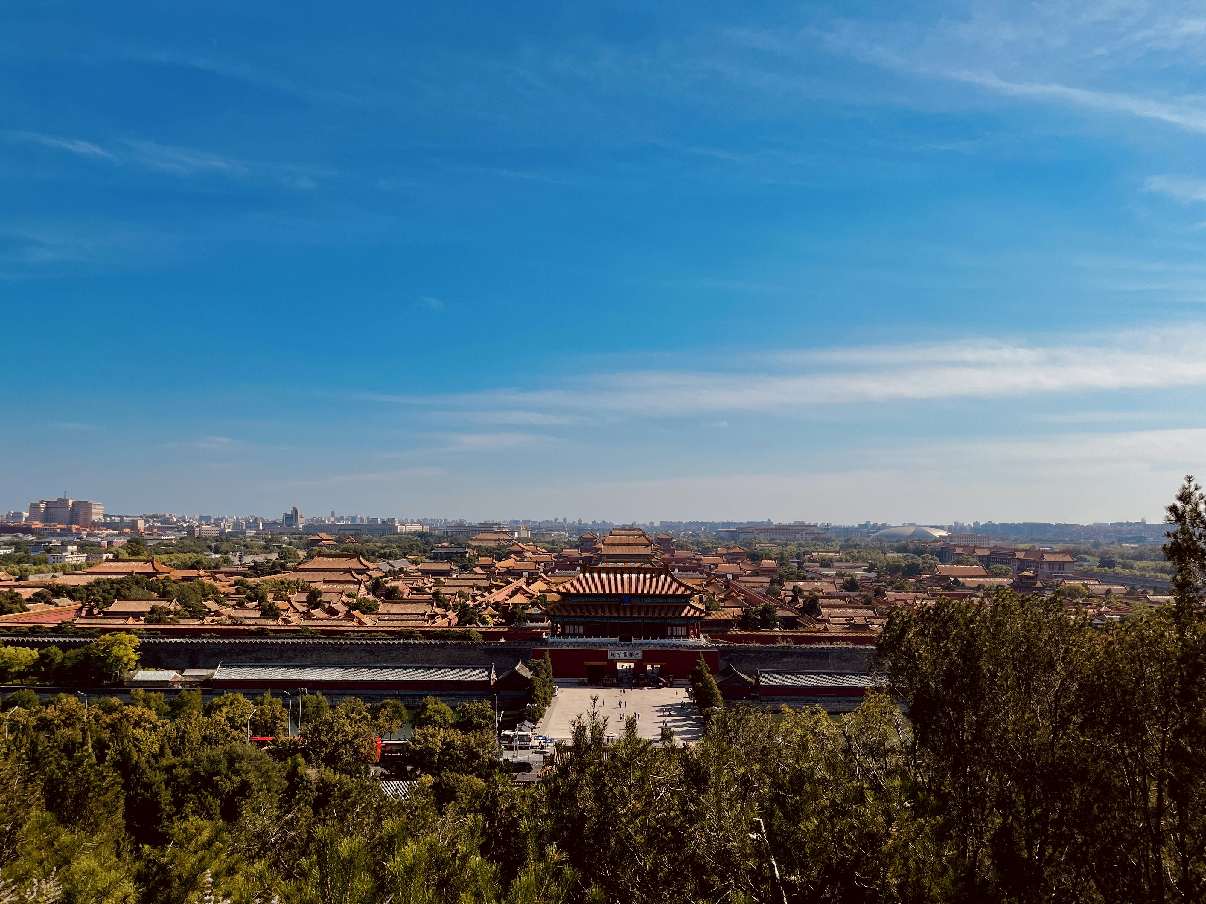 a city with many buildingsYetepireg ILes