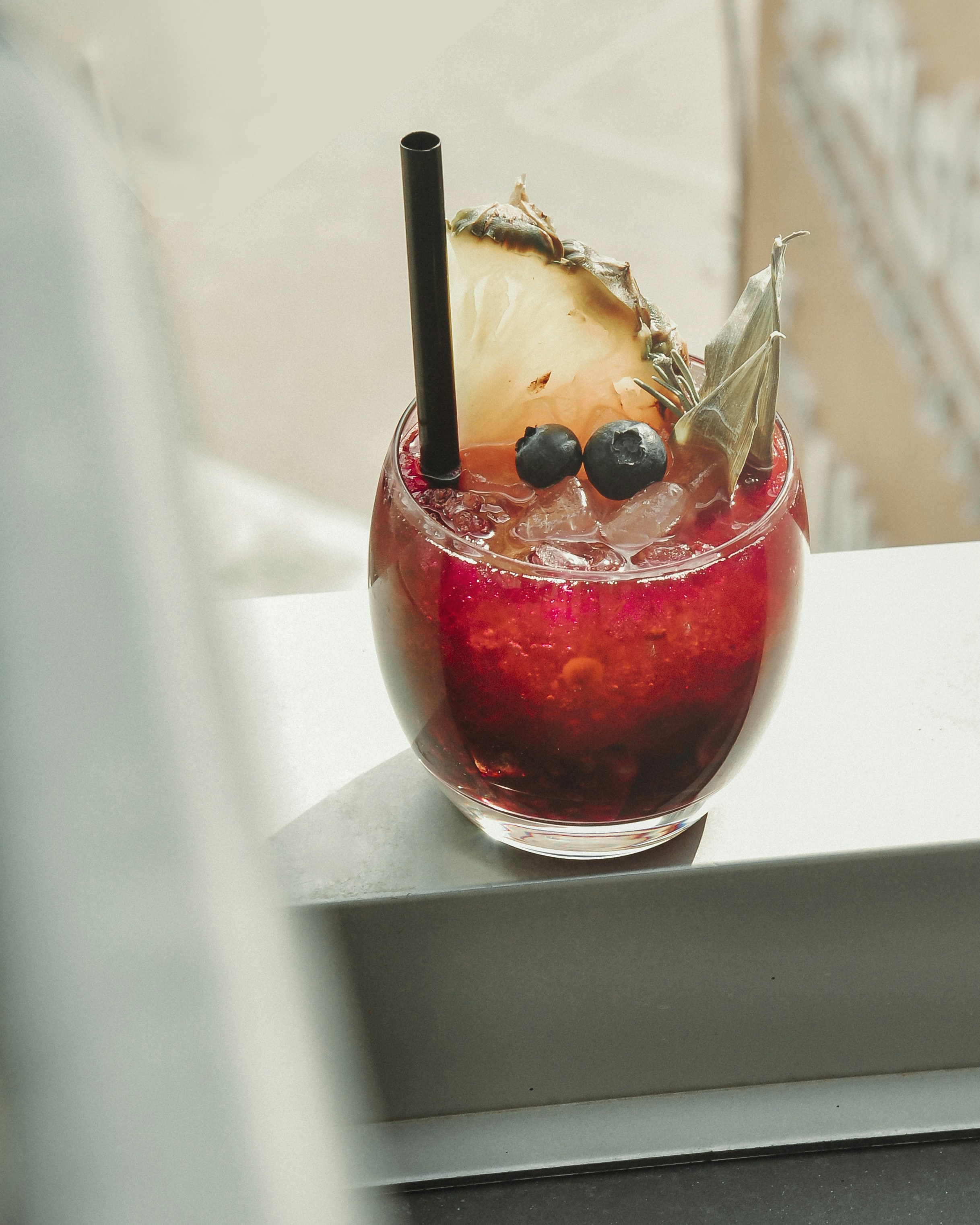 Un verre avec une boisson dedans photo – Photo Boisson Gratuite sur ...