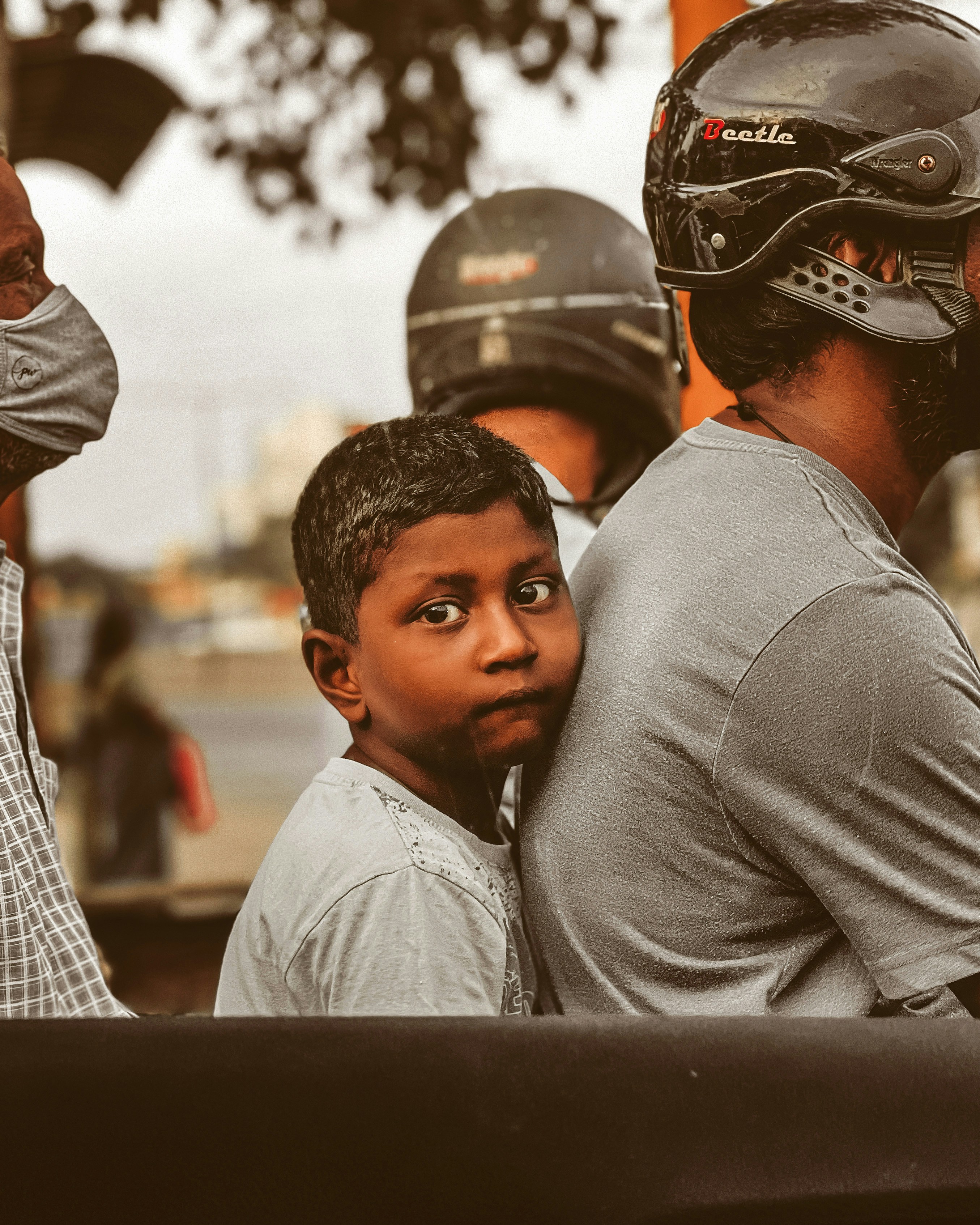 A man looking at another man photo – Free Chennai Image on Unsplash