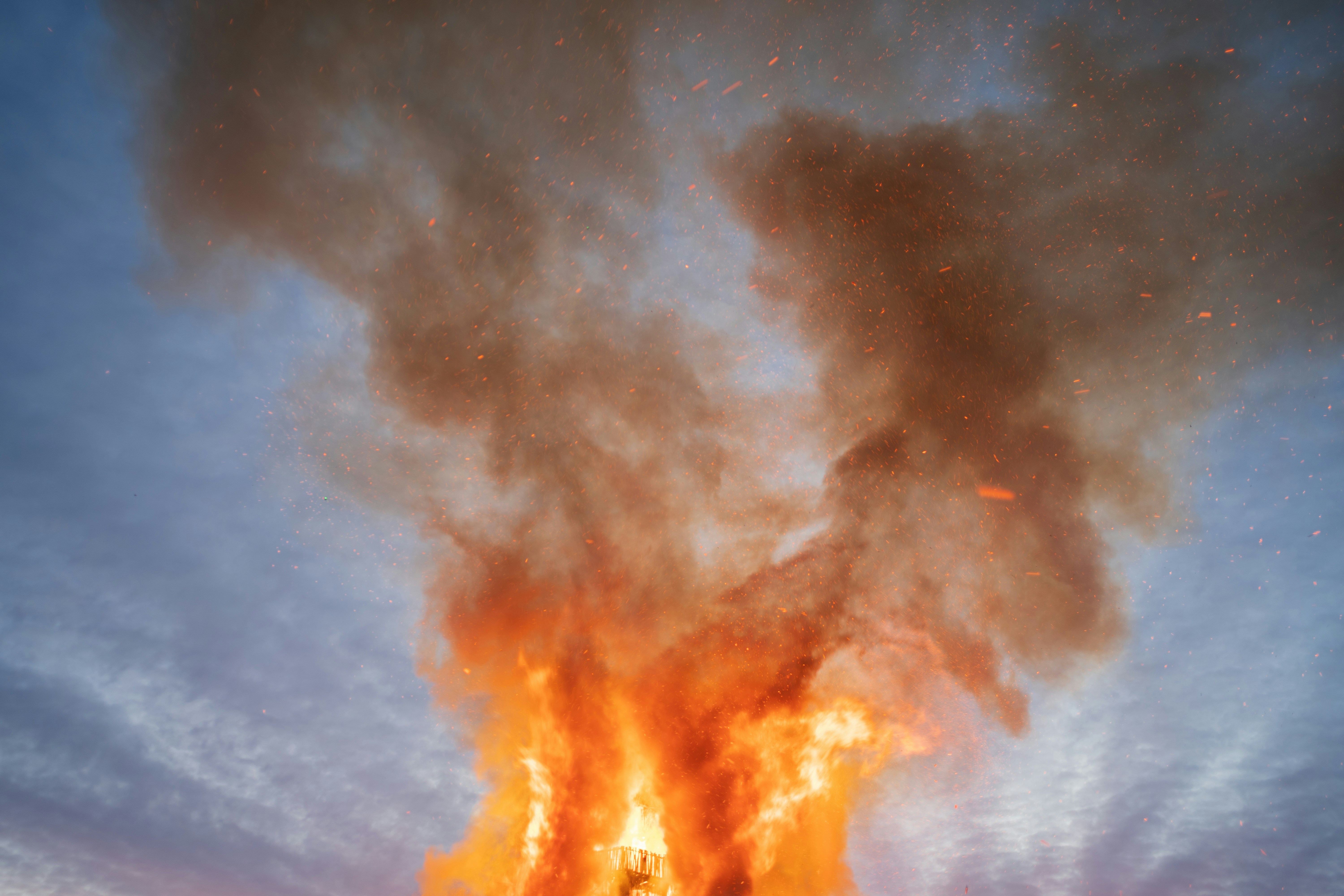 Une grande explosion dans l’espace photo – Photo Gris Gratuite sur Unsplash