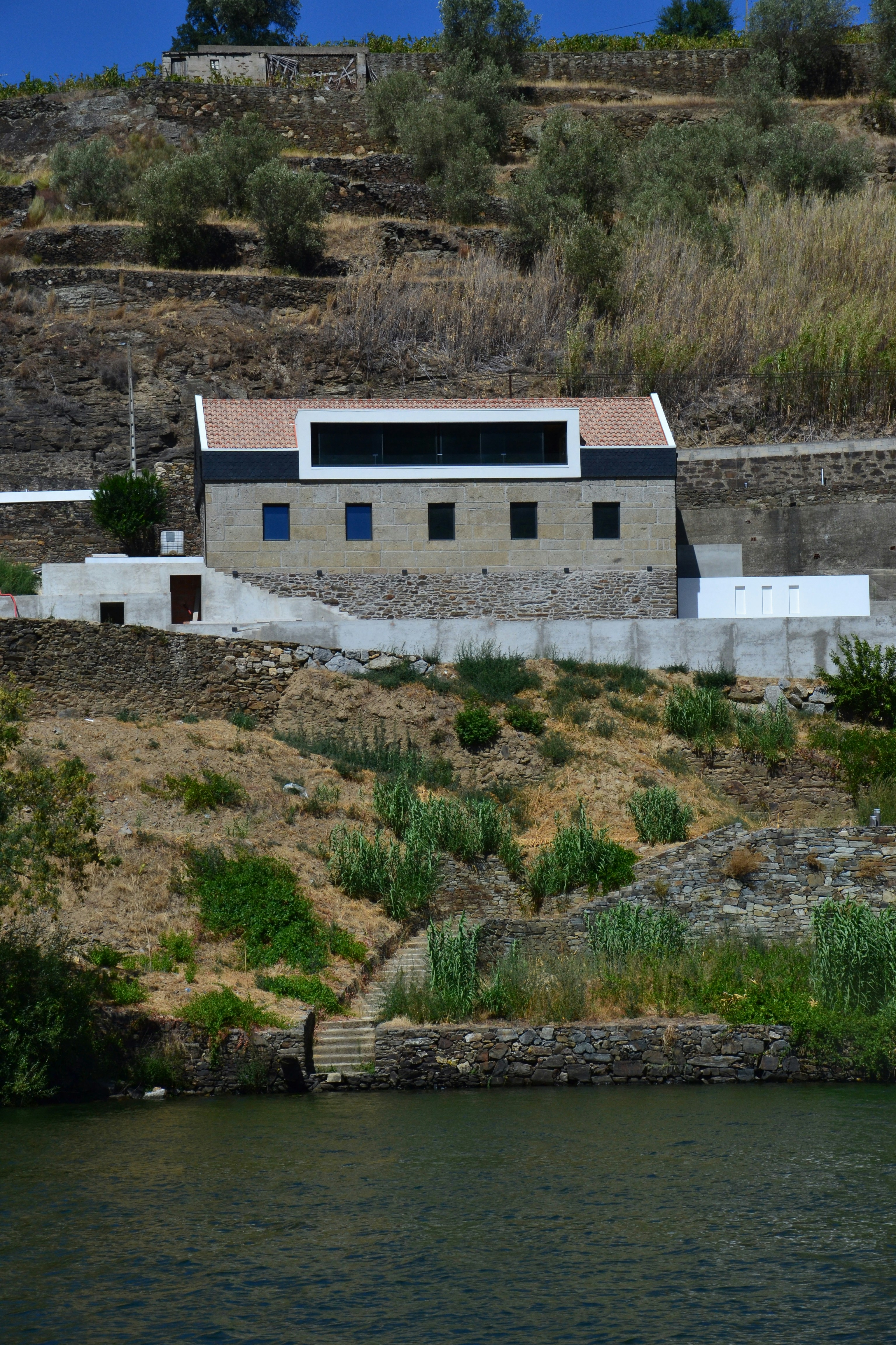 A building on a hill photo – Free Rio douro Image on Unsplash