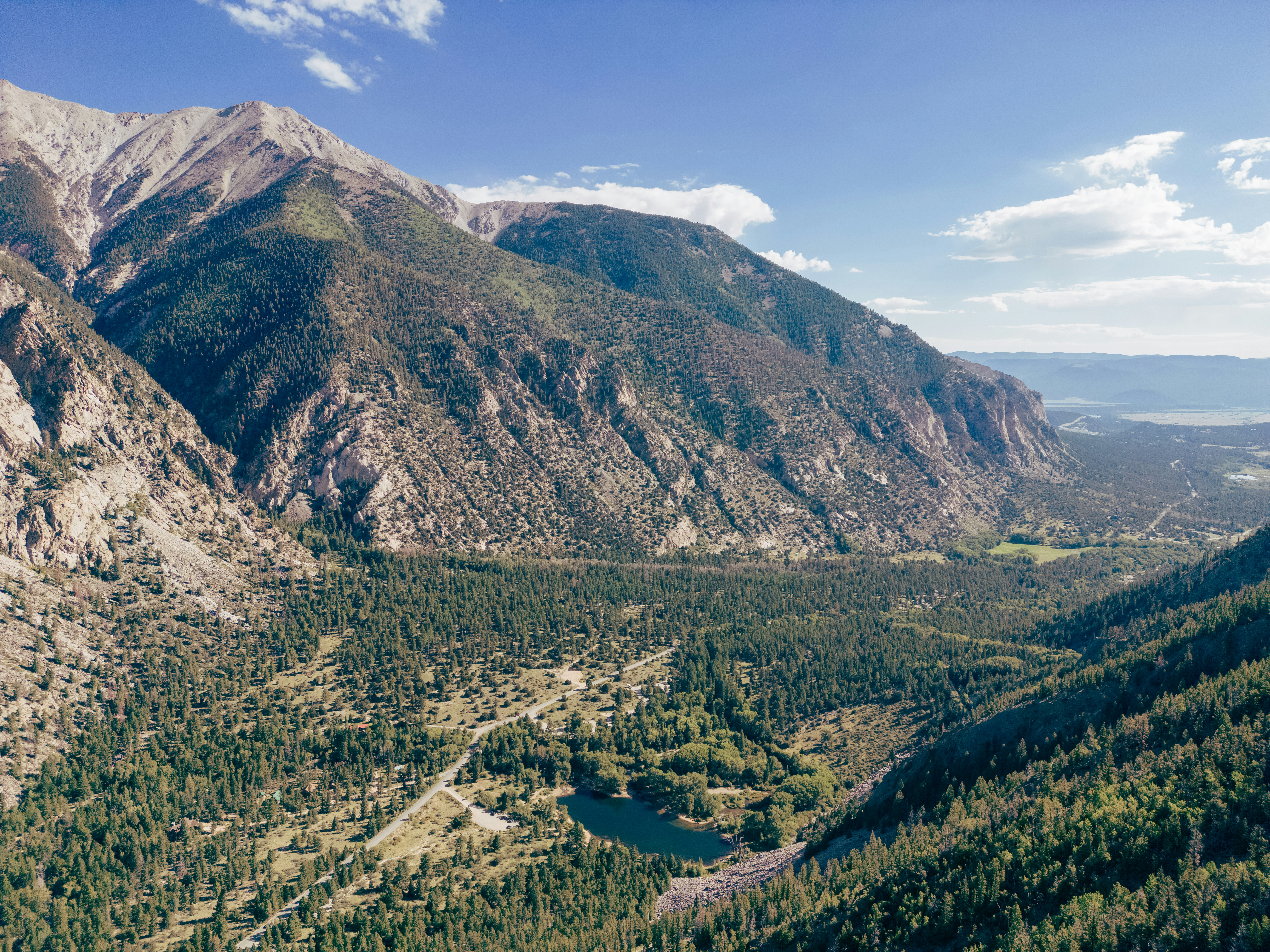 A valley between mountains photo – Free Chaffee county Image on Unsplash