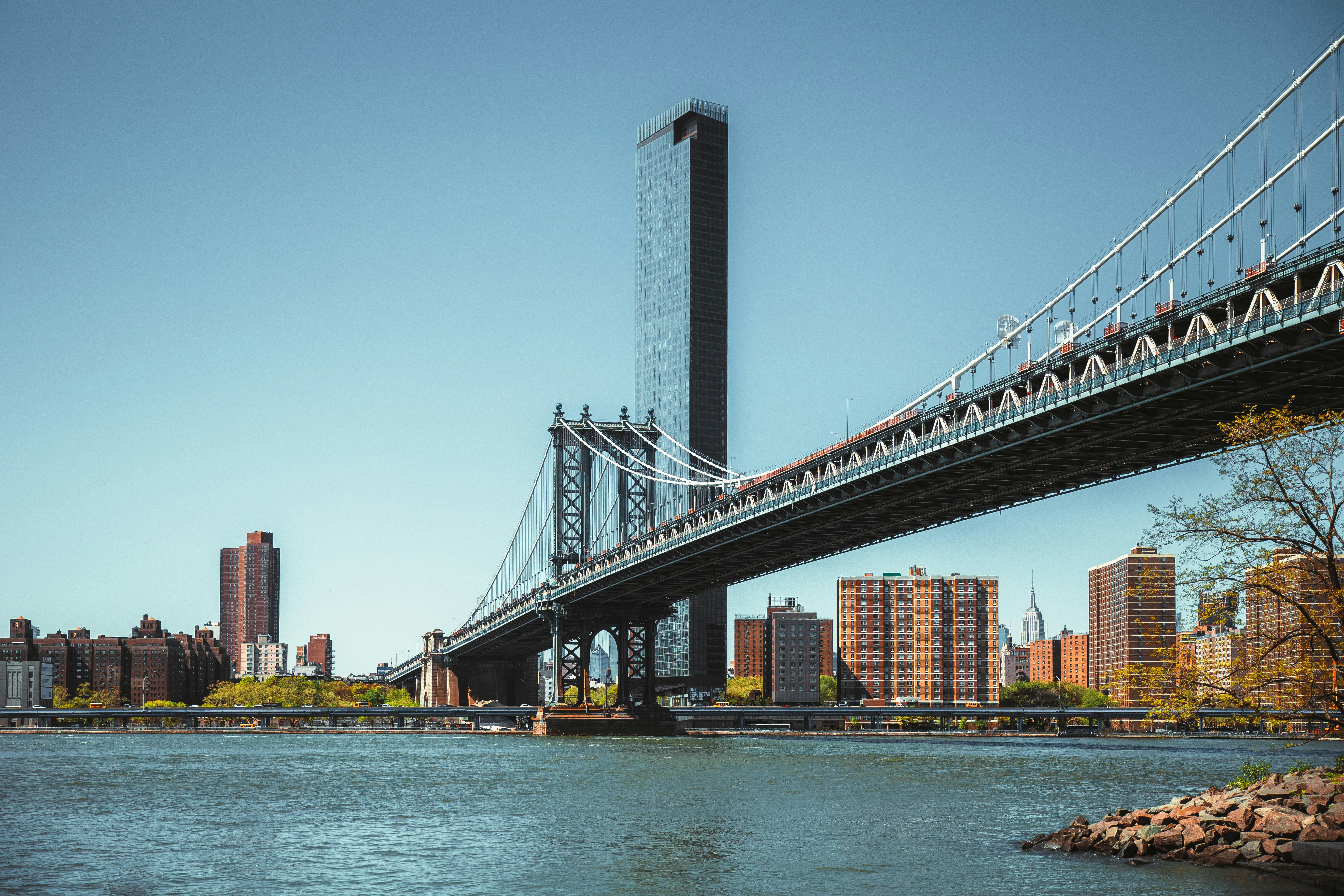 A bridge over a body of water photo – Free Ny Image on Unsplash