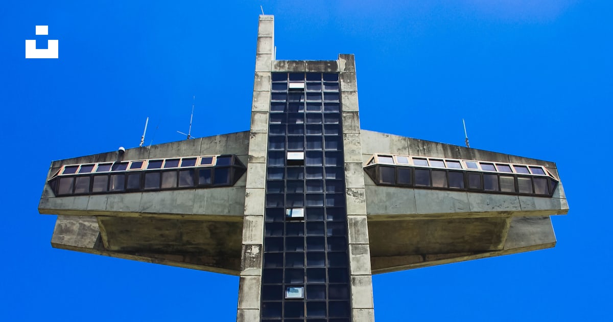 Foto Un Edificio Alto Con Una Torre Imagen Puerto Rico Gratis En Unsplash