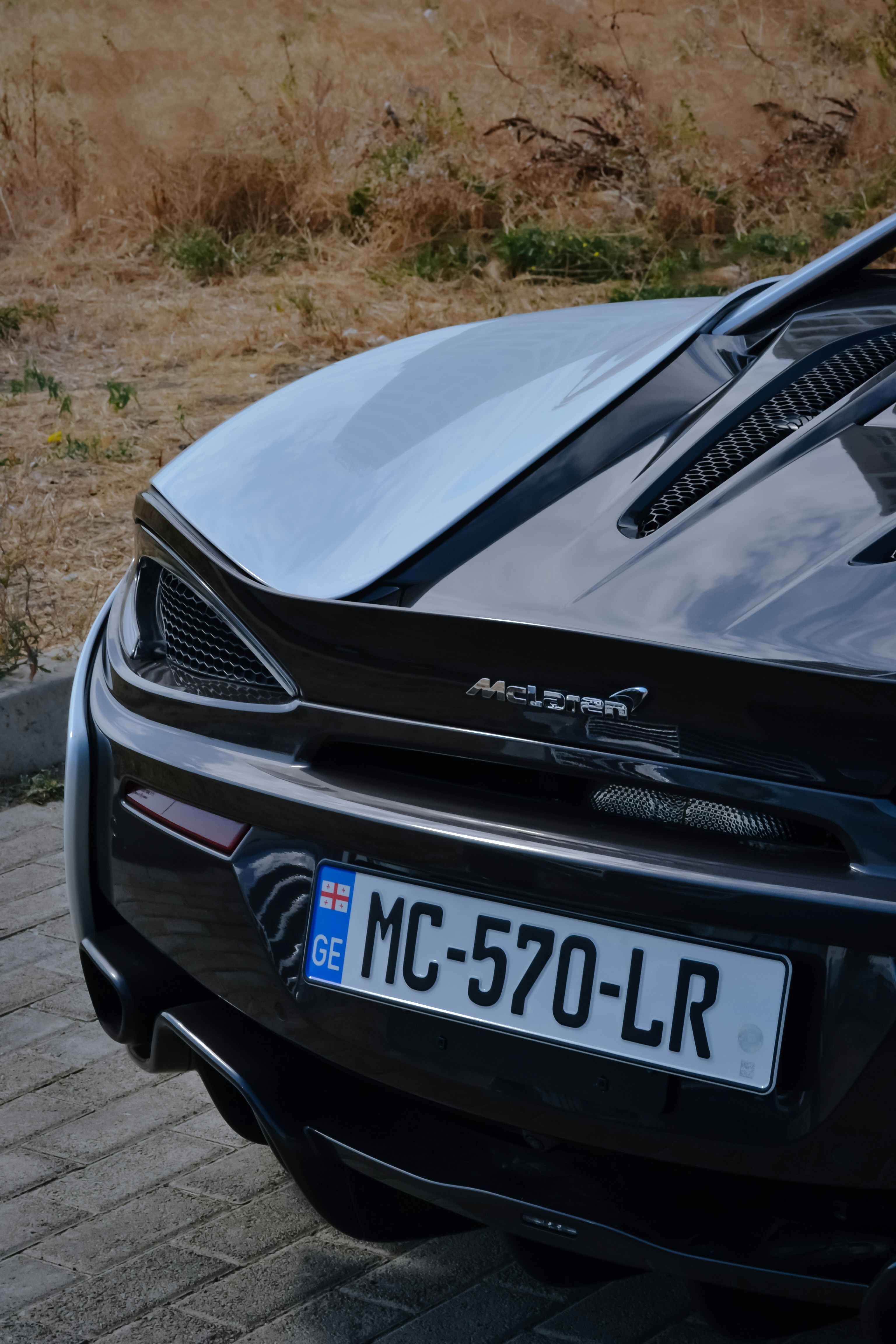 La parte delantera de un coche negro foto – Imagen de #rbcpd gratuita ...