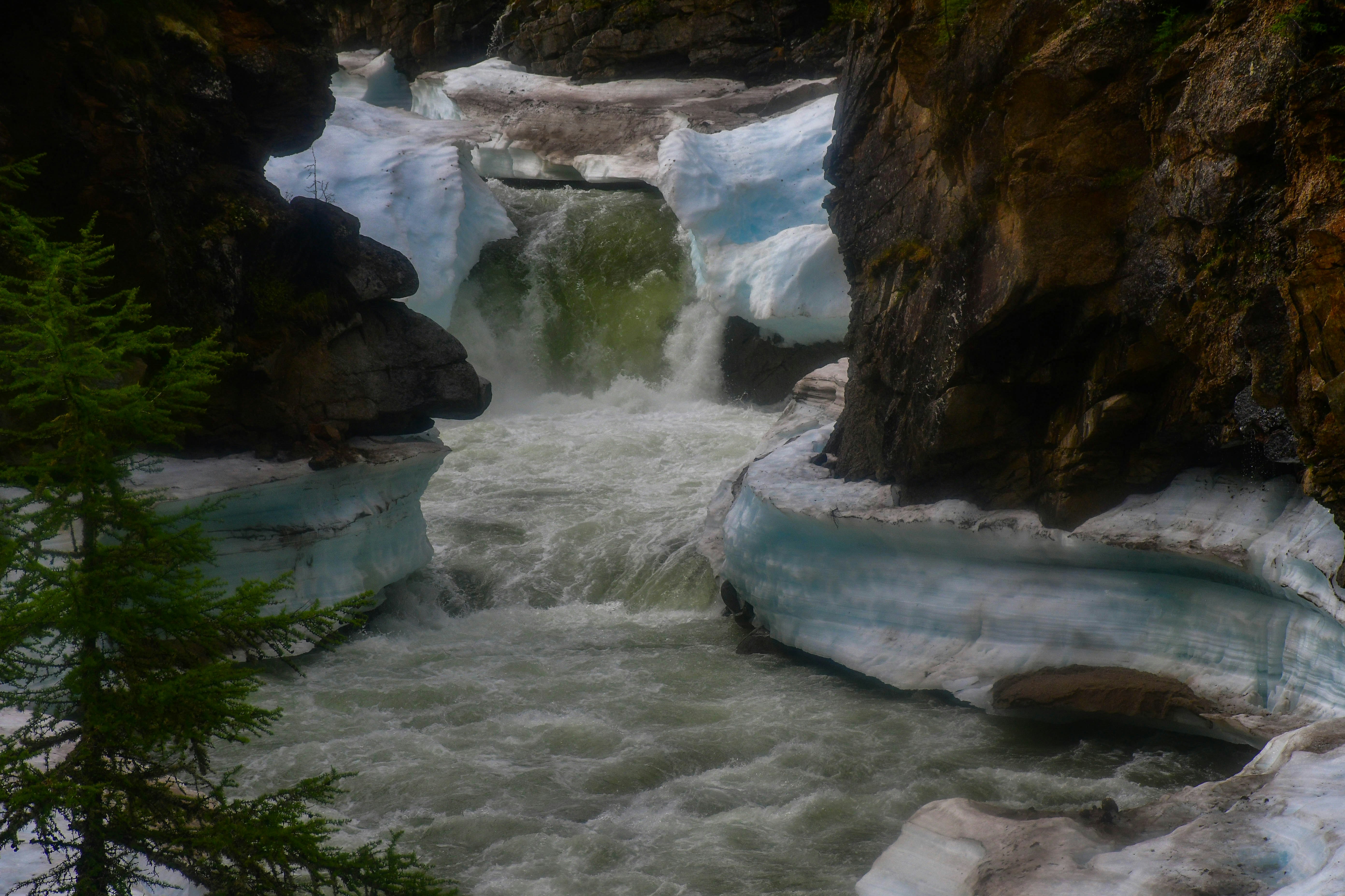 Waterfall on Middle Sakukan river after big rain/