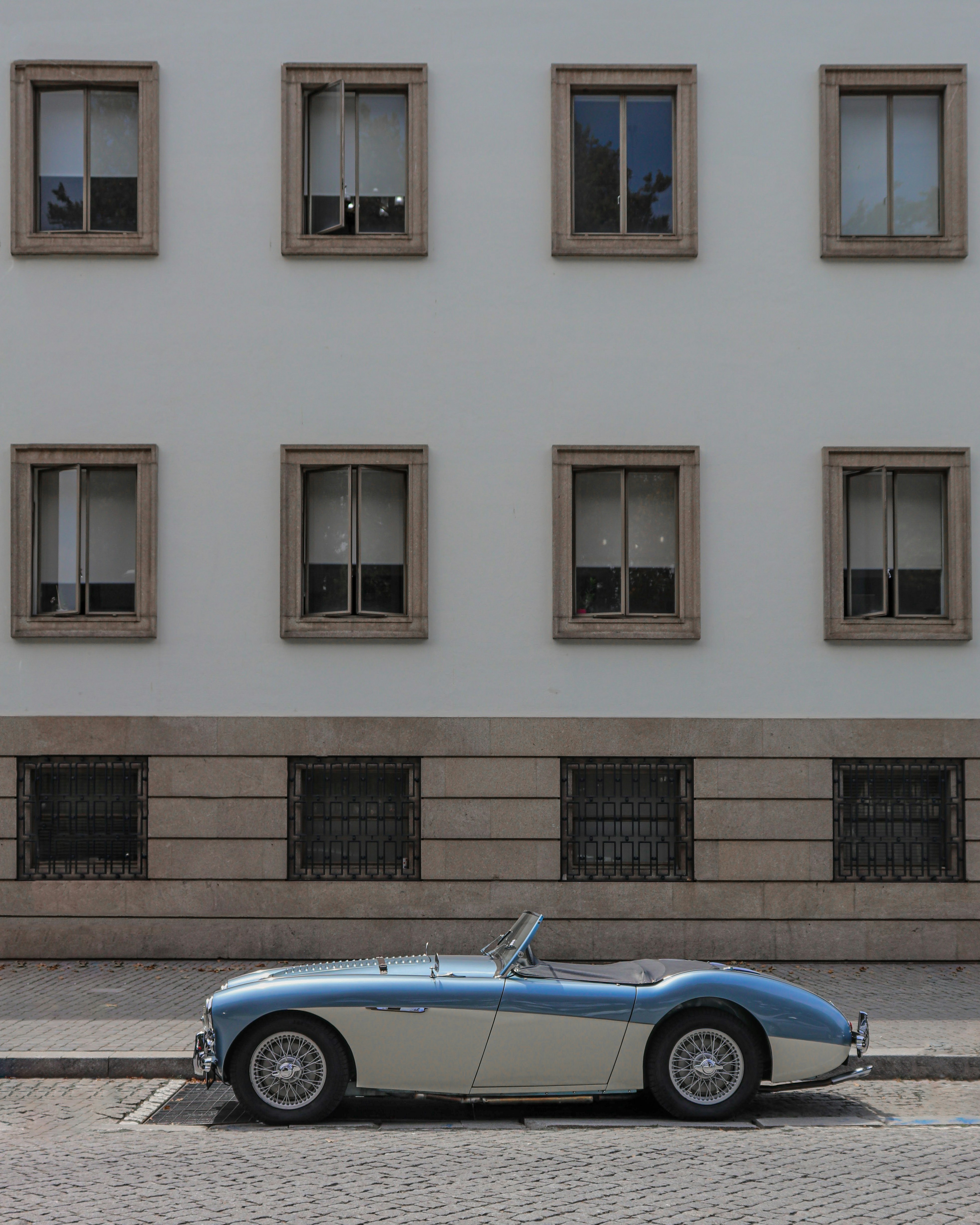 Elegance in Urban Stillness