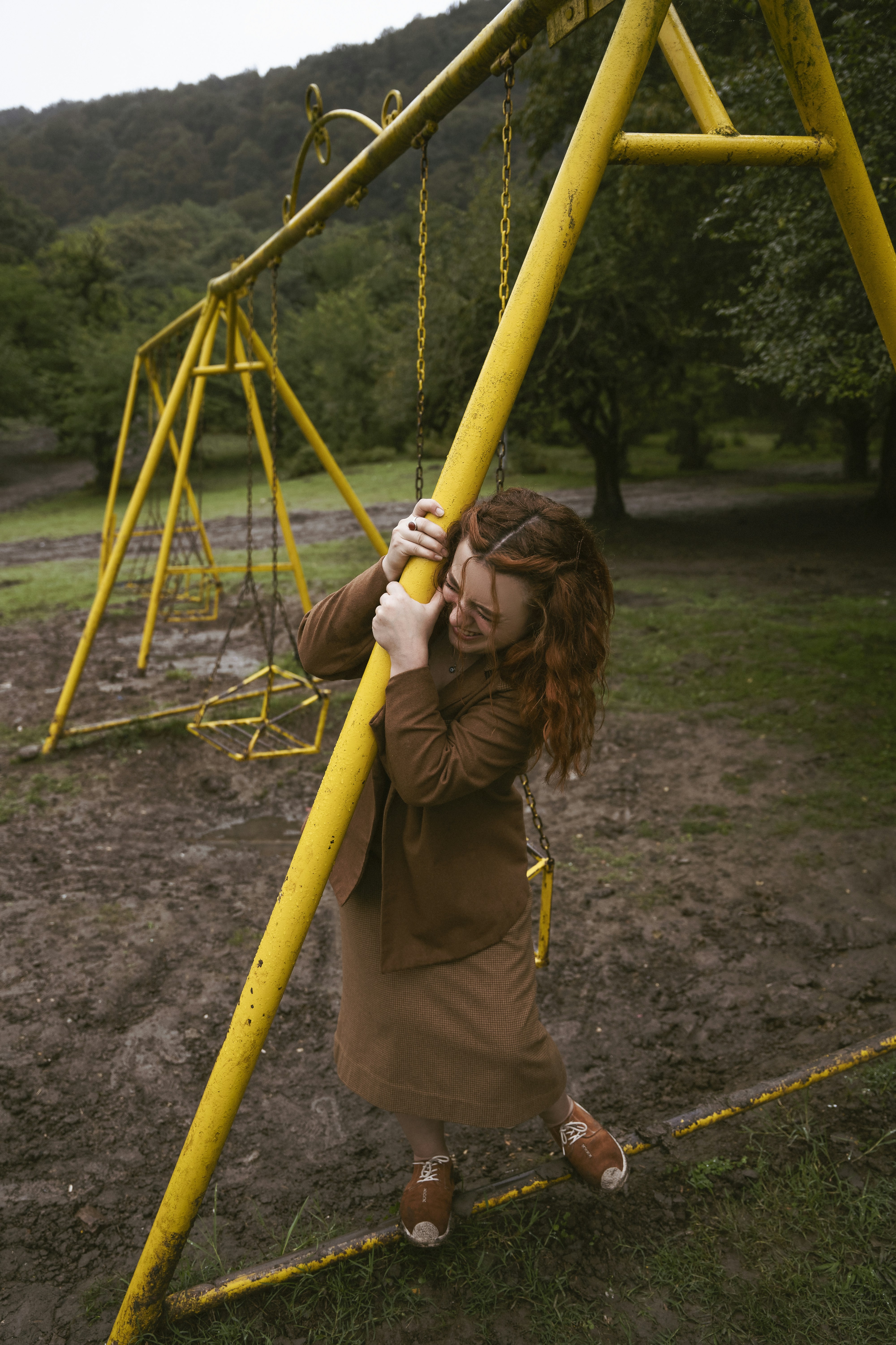 A girl on a swing photo – Free Human Image on Unsplash