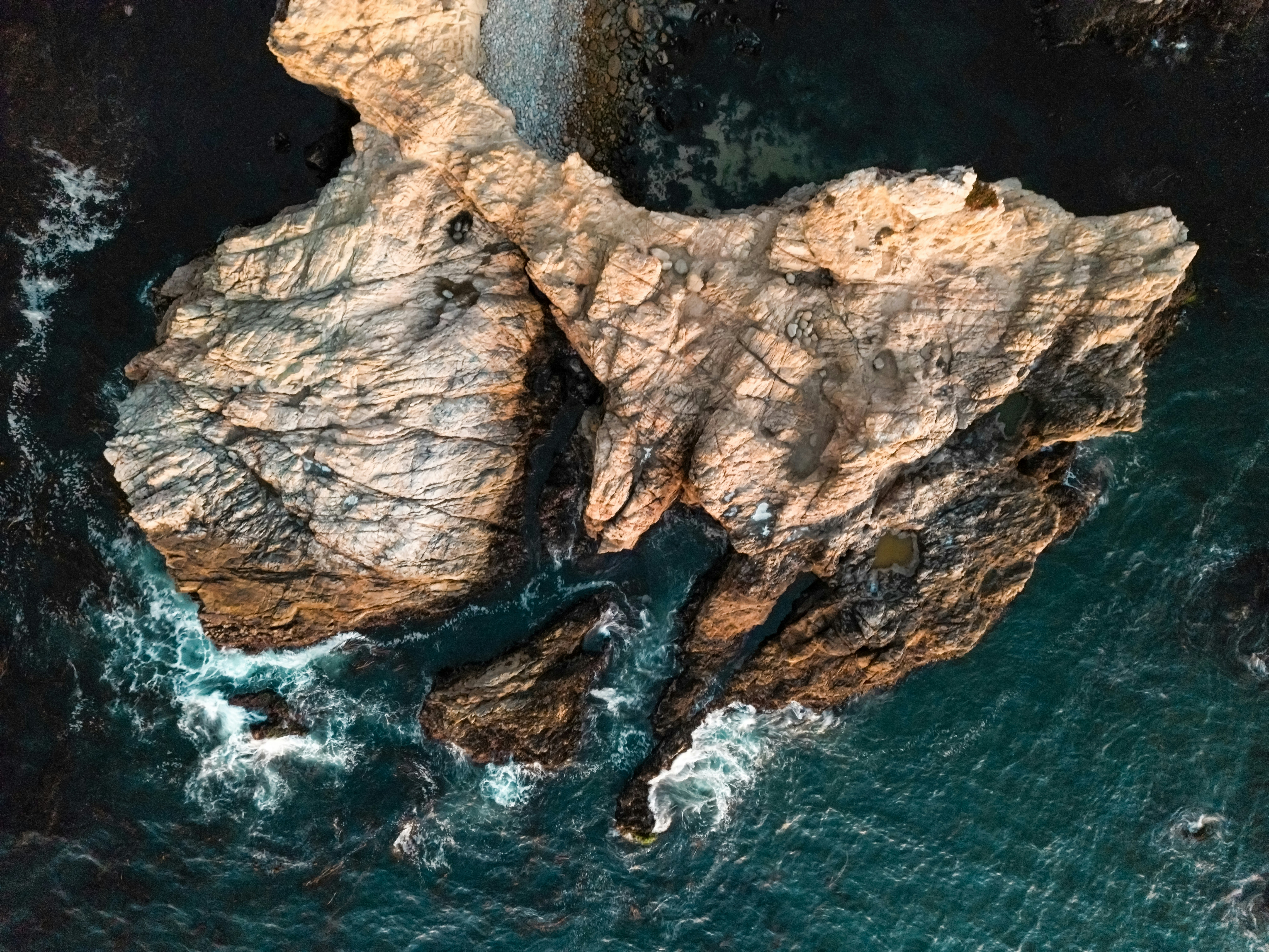 A large rock formation in the water photo – Free Nature Image on Unsplash