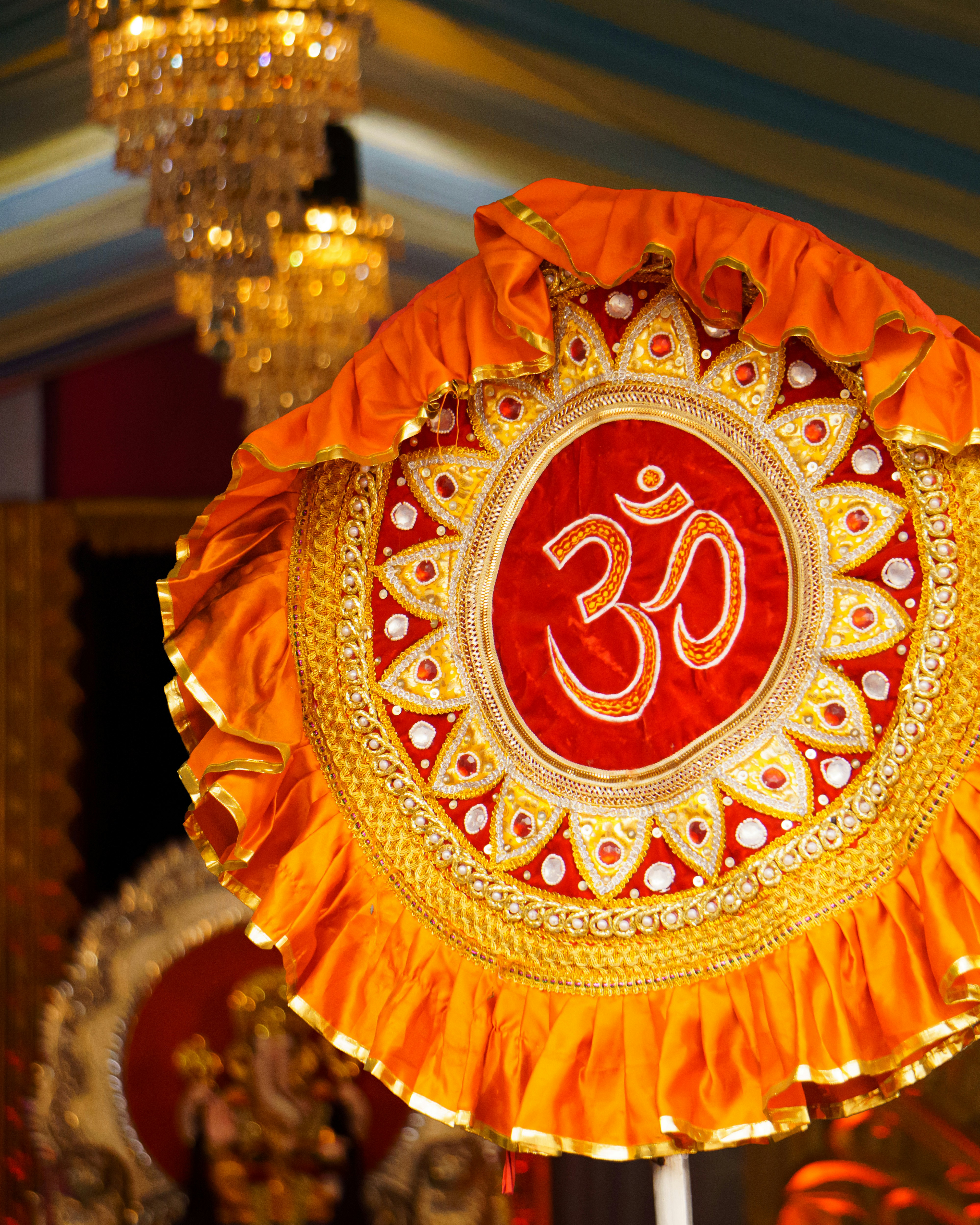 A large red and gold crown photo – Free Festive season Image on Unsplash